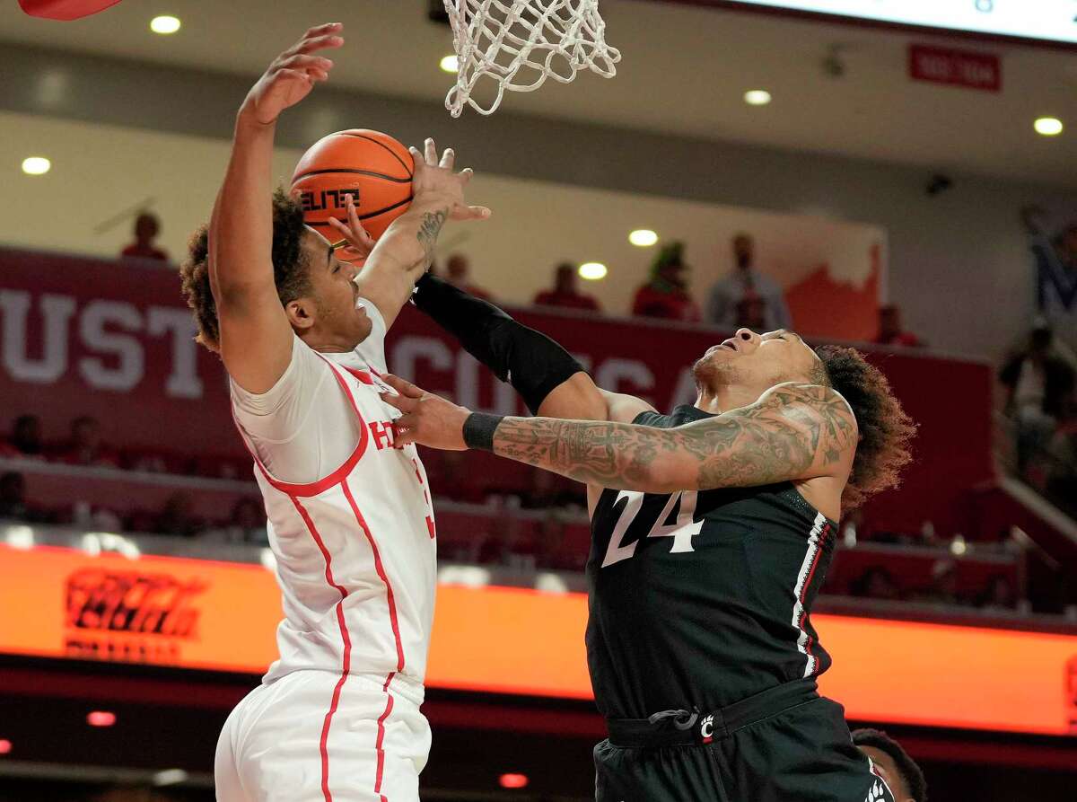 Cougar coronation: Houston tops Cincinnati to wrap up AAC crown