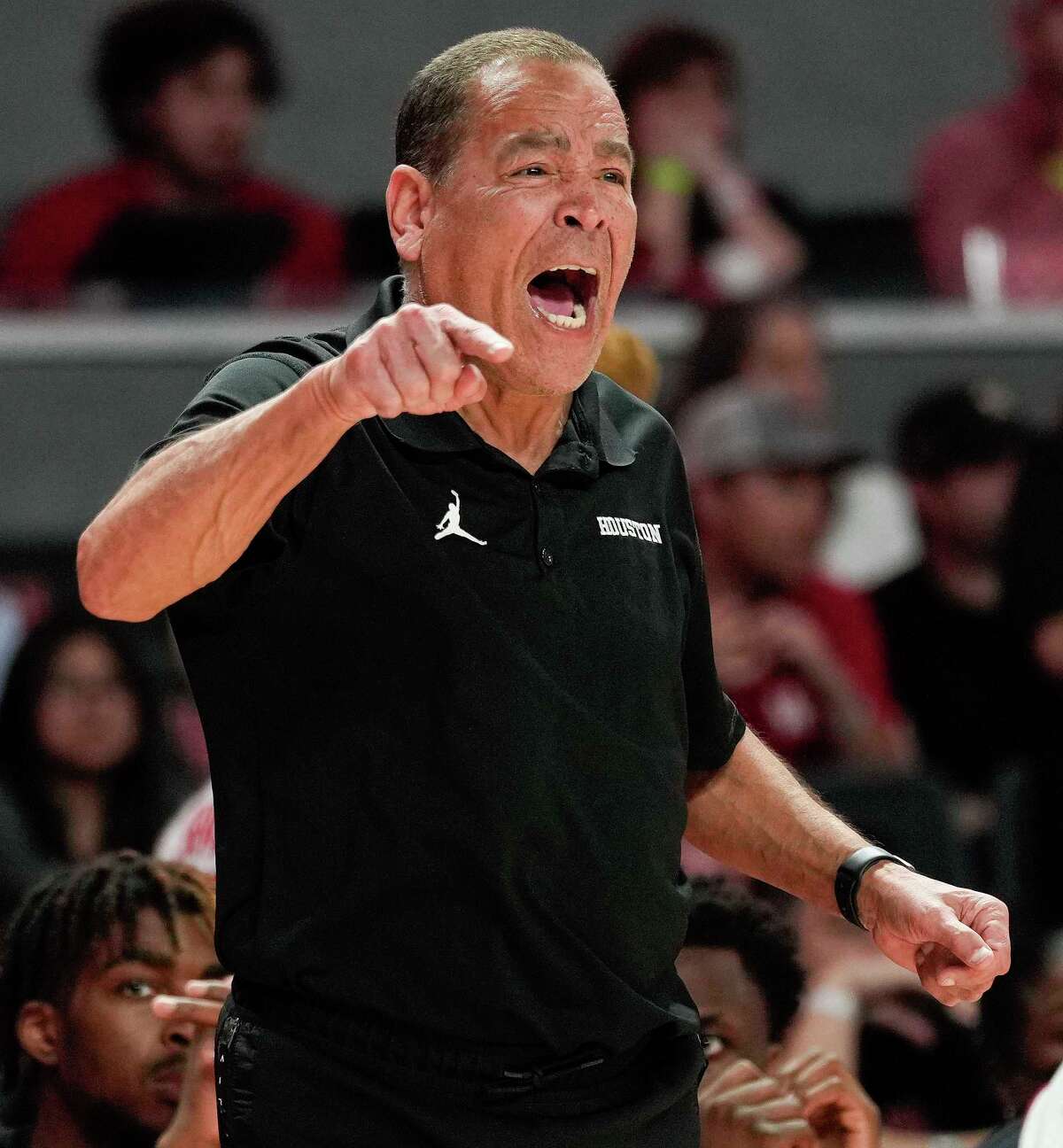 Cougar coronation: Houston tops Cincinnati to wrap up AAC crown