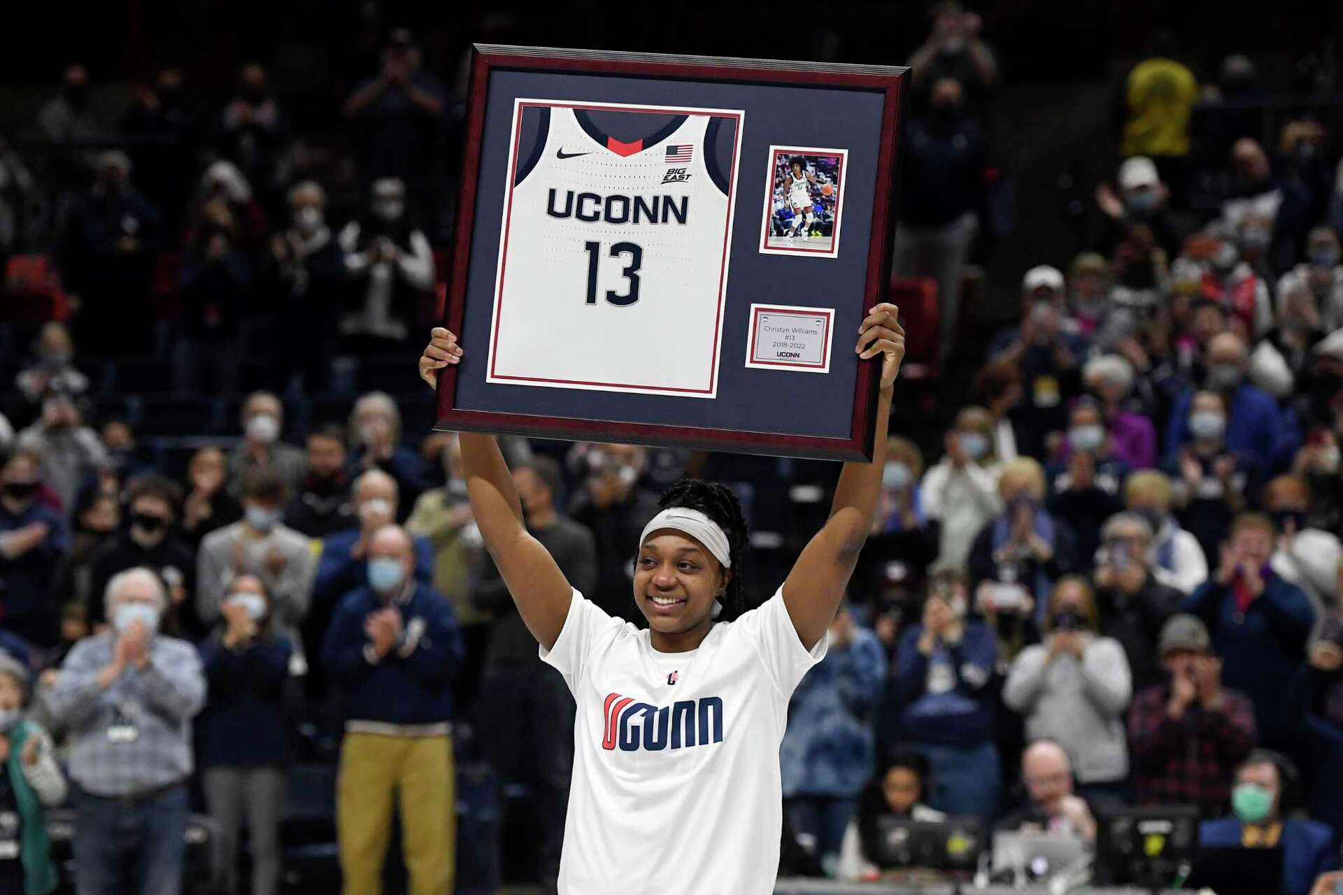 Ex-UConn standout Christyn Williams signs with Phoenix Mercury