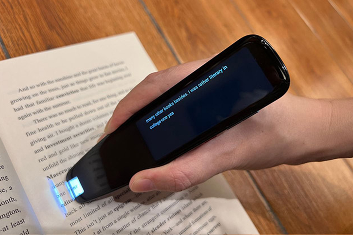 This magic pen translates text to speech