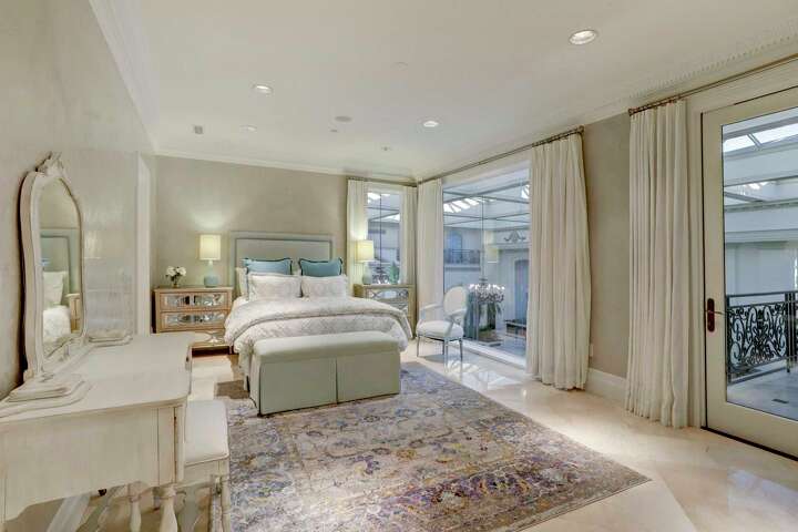 River Oaks mansion known for massive parties and listed at $16 million ...