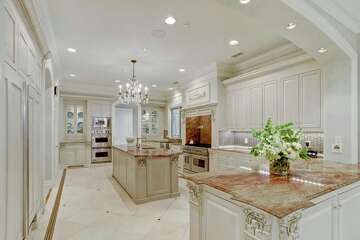 River Oaks mansion known for massive parties and listed at $16 million ...