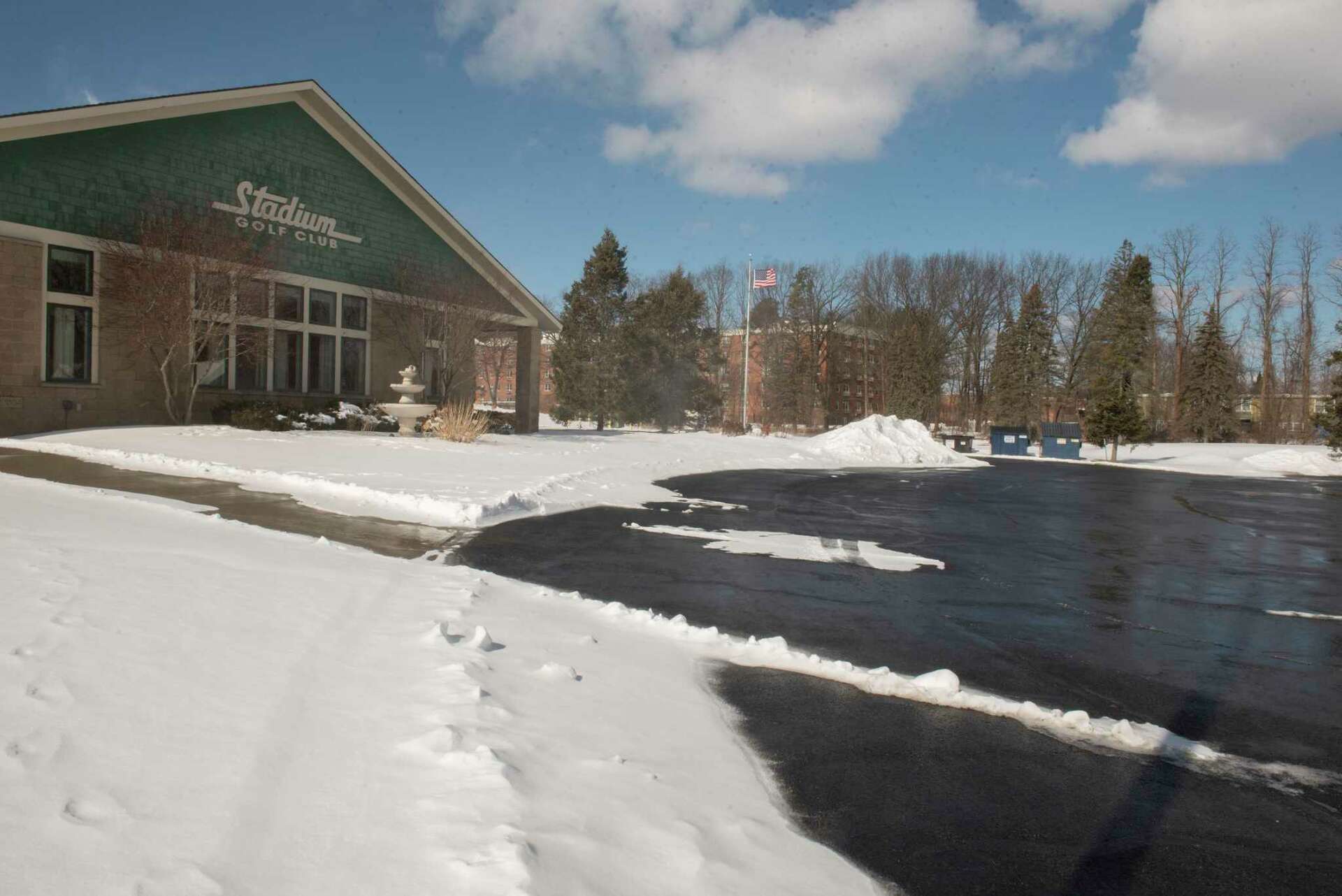 Unclear future of Schenectady’s Stadium Golf Club concerns residents