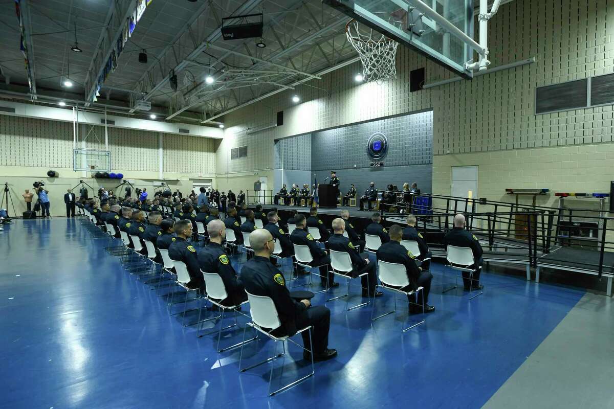 Proposed contract would give Houston police 10.5 percent raises over 3 ...