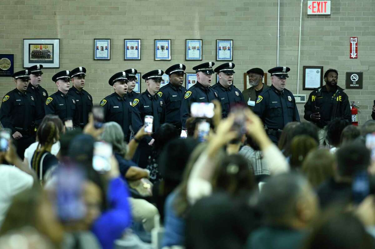 Proposed contract would give Houston police 10.5 percent raises over 3 ...