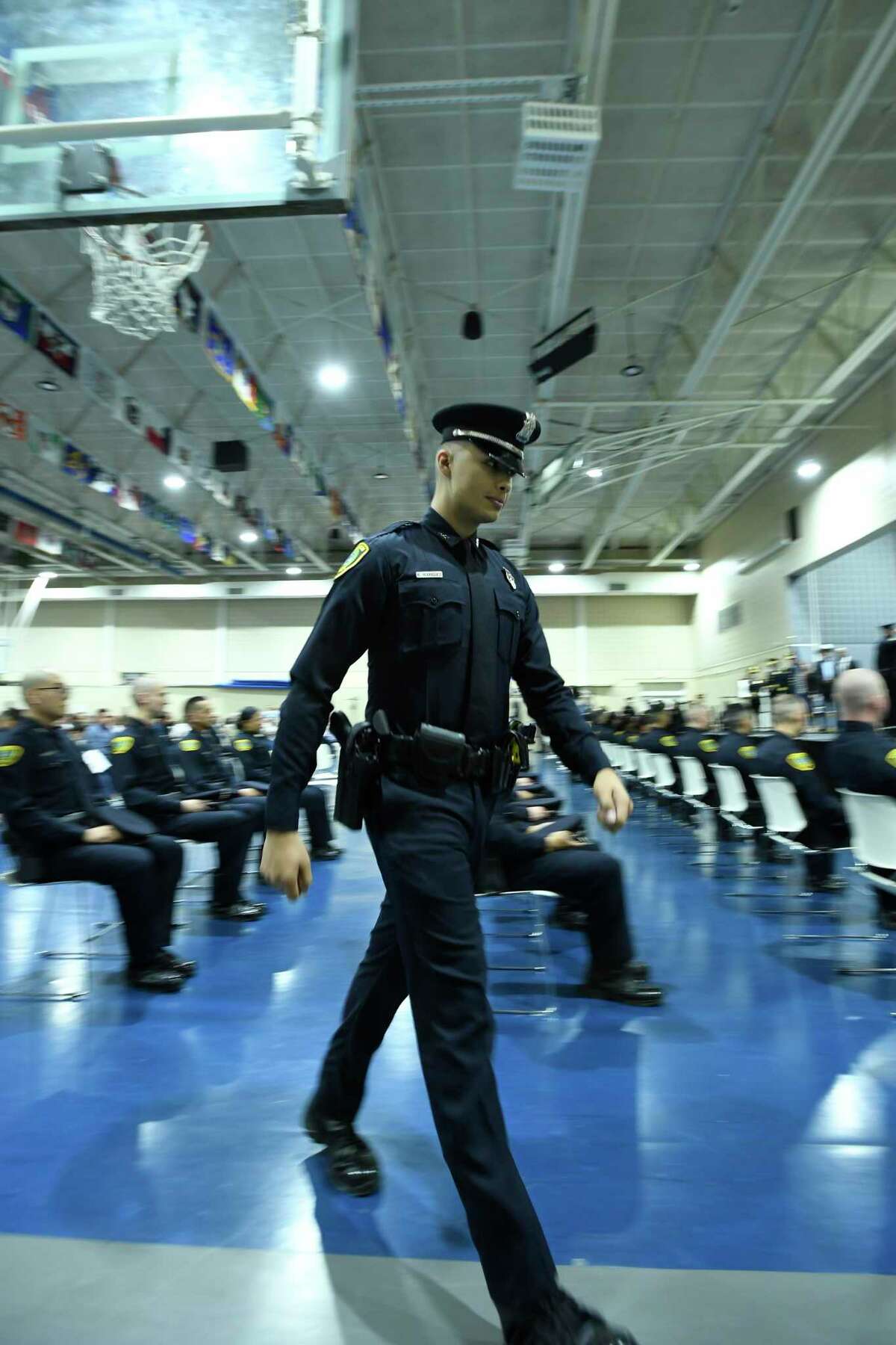 Proposed contract would give Houston police 10.5 percent raises over 3 ...