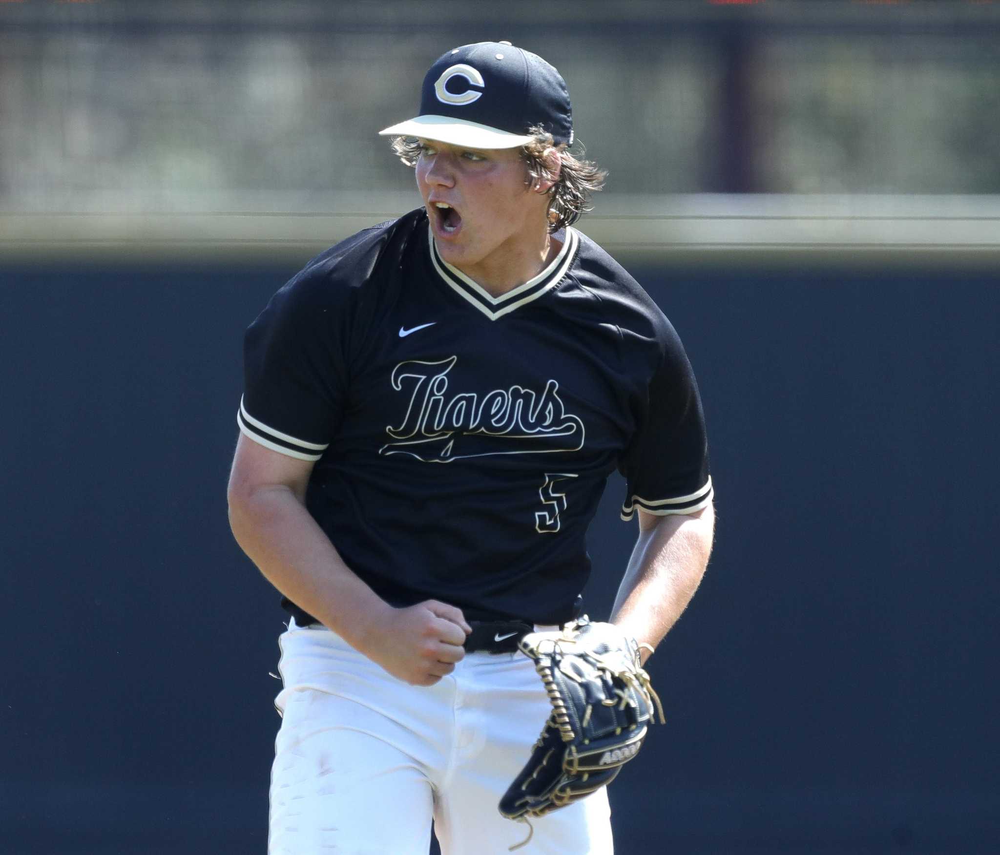 Berg shines for Conroe to open Ferrell Classic