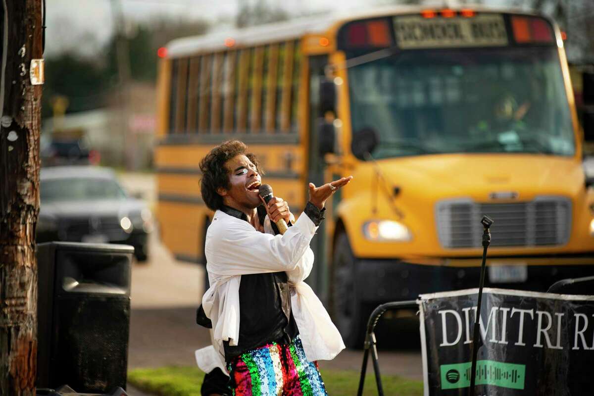 Viral street performer known for Michael Jackson act brings love to ...