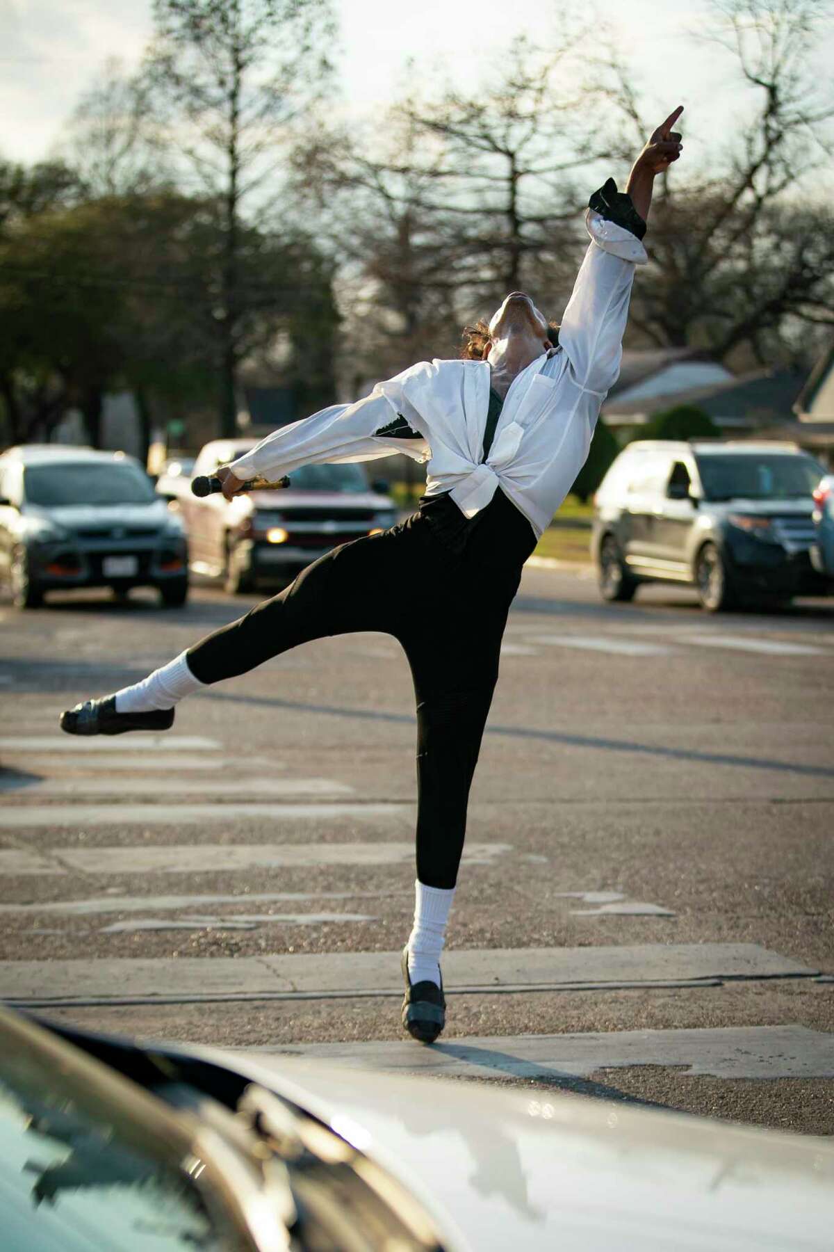 Viral street performer known for Michael Jackson act brings love to ...