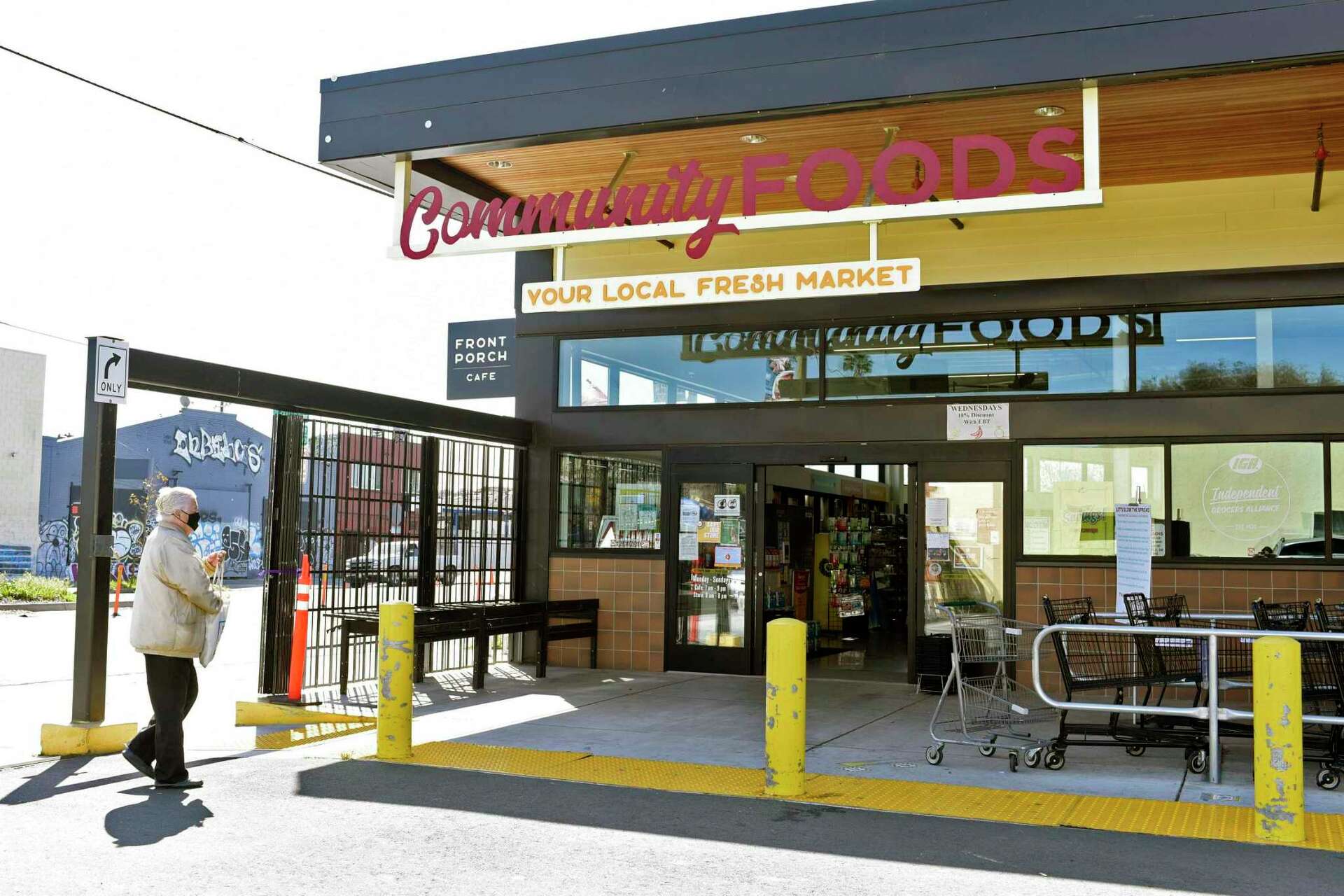 Community Foods closure sparks debate in West Oakland. Can the ...