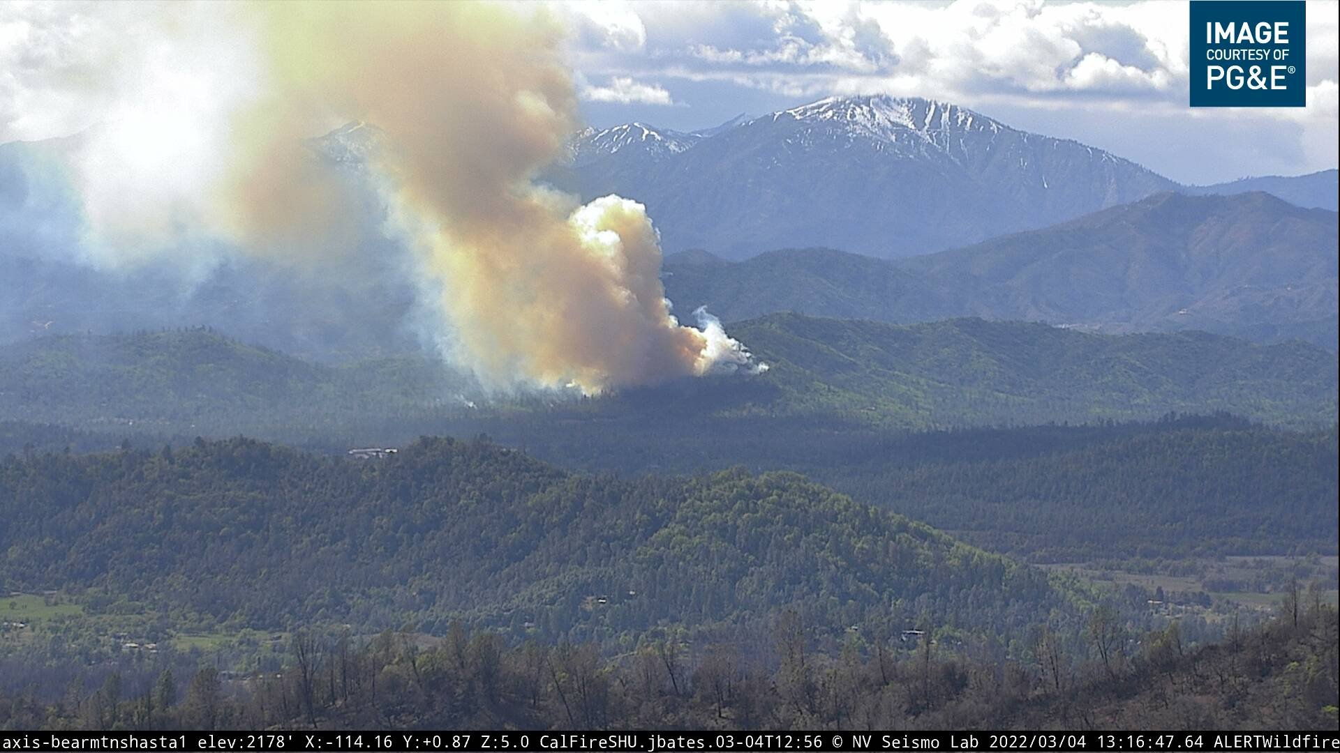 Wind-whipped NorCal fire pumps out massive smoke cloud