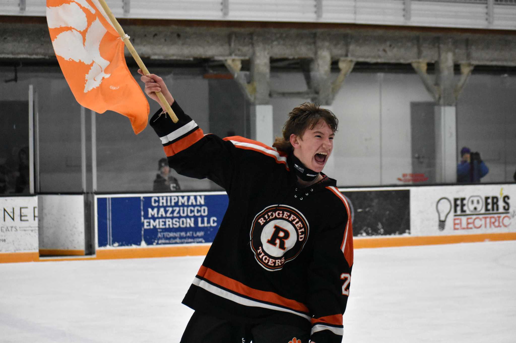 Henry Ertl stops 37 shots to lead Ridgfield to FCIAC boys hockey ...