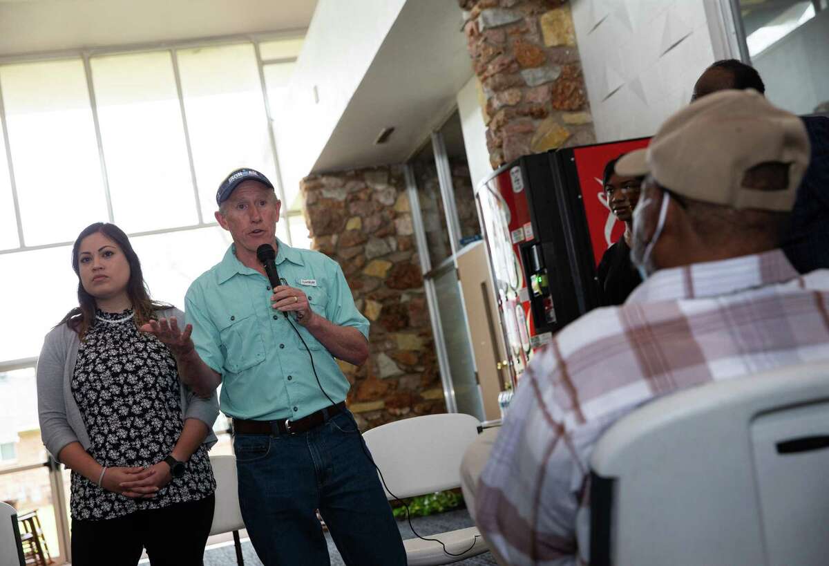 Pleasantville seniors meet with Fort Bend Rep. Gary Gates to voice ...