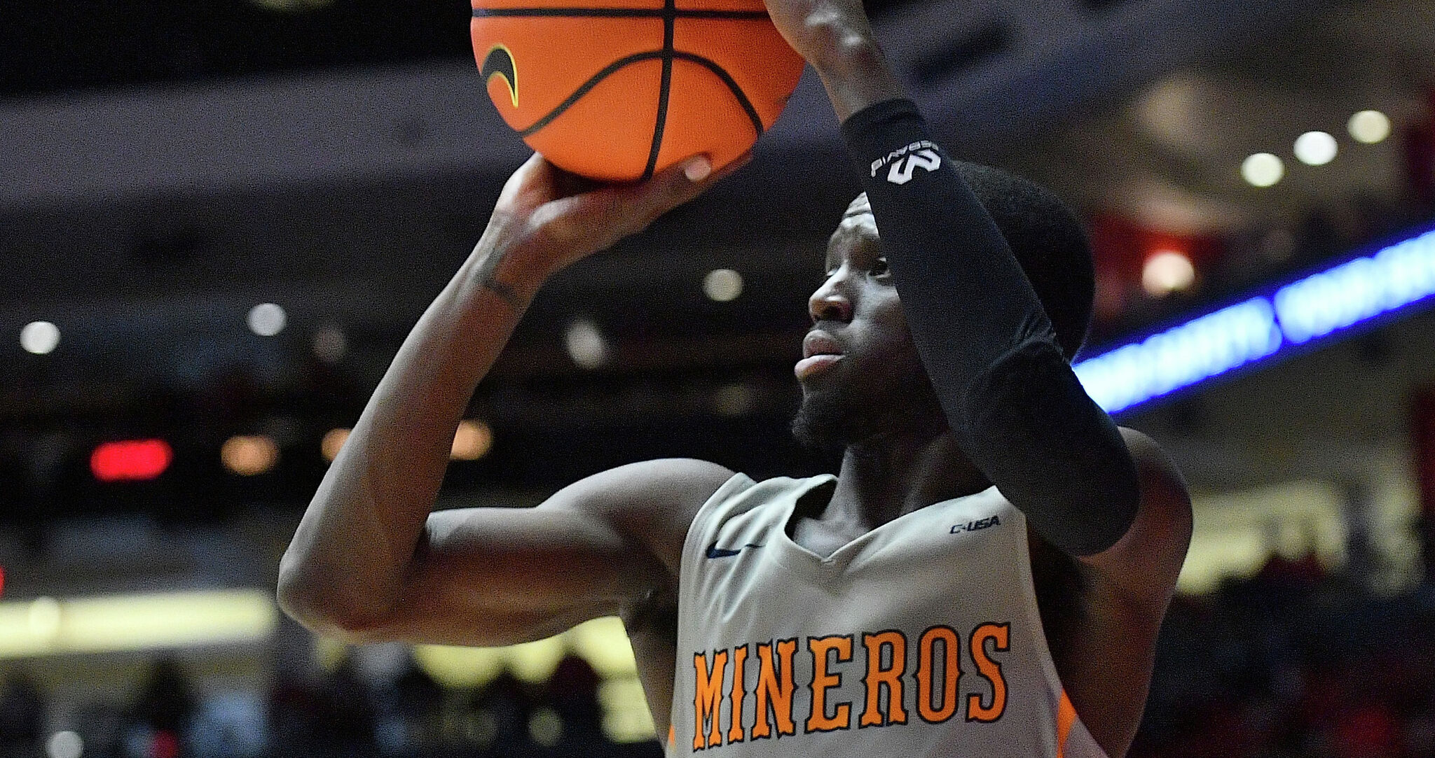 UTEP hangs on for win over North Texas