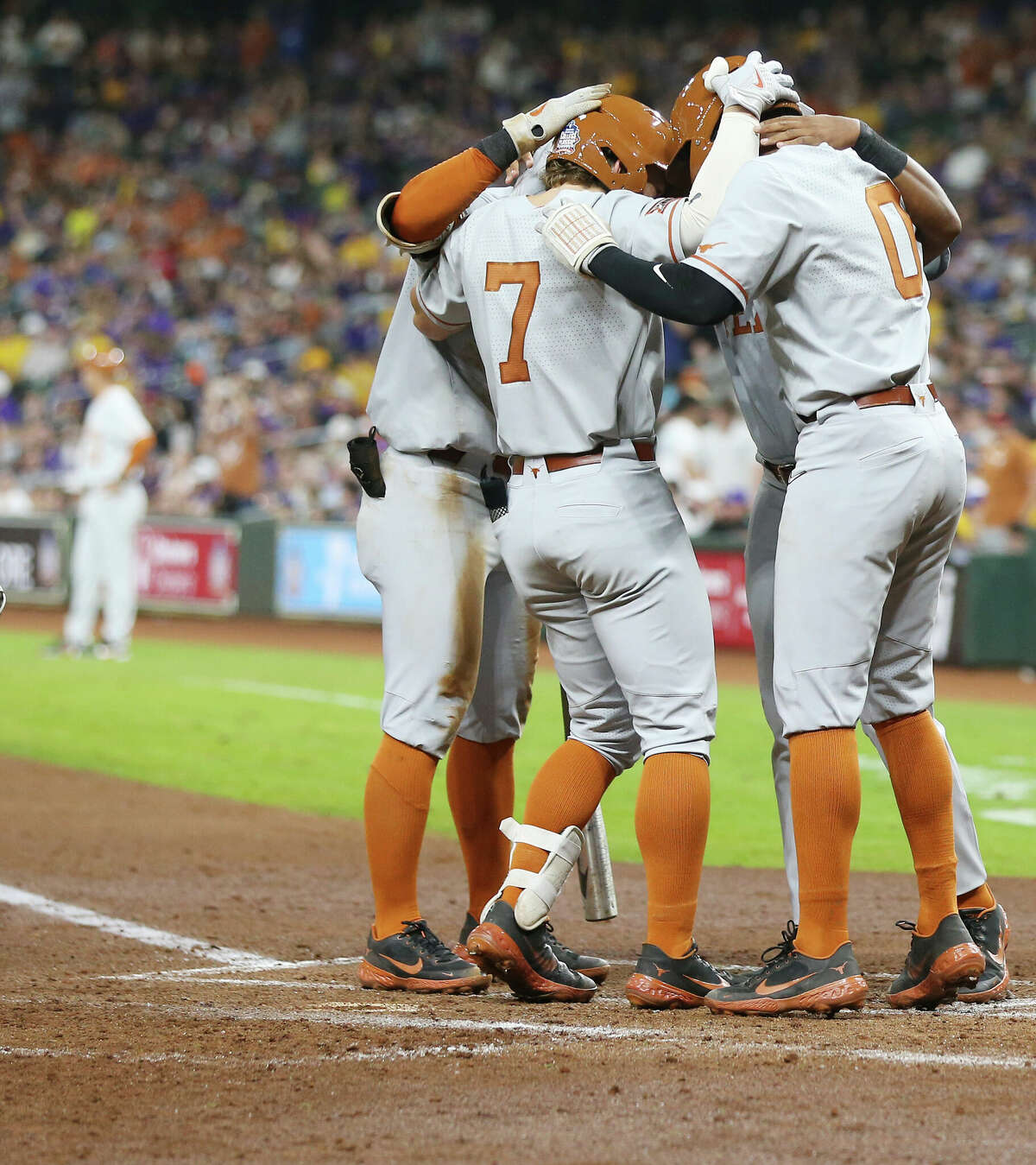 Texas beats LSU in College Classic to remain undefeated