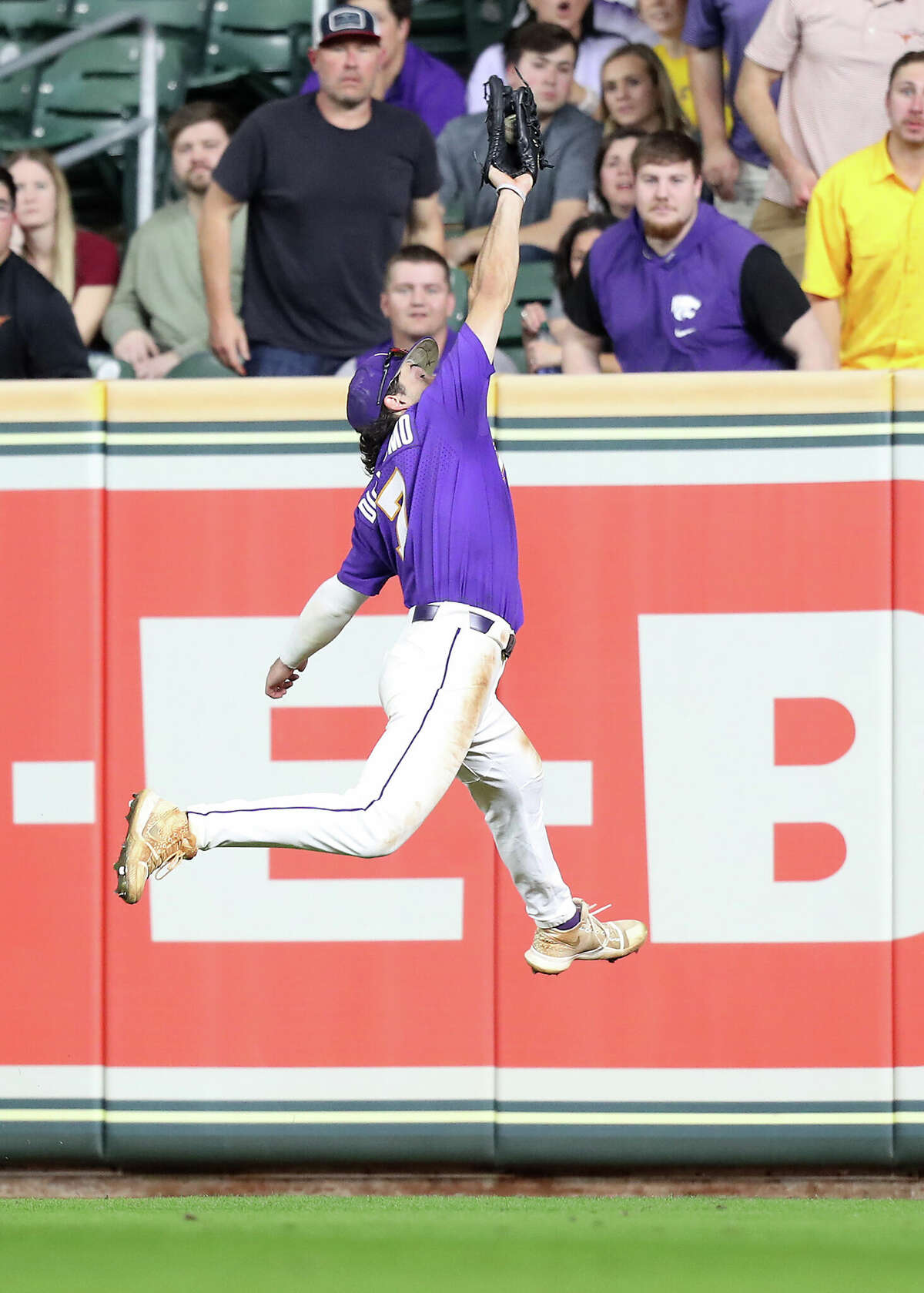 Texas beats LSU in College Classic to remain undefeated