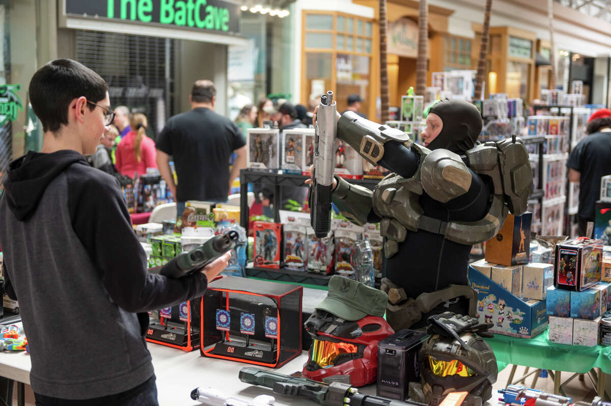 'Comic Con Strikes Back' transforms Midland Mall