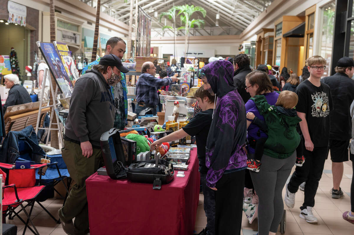 'Comic Con Strikes Back' transforms Midland Mall