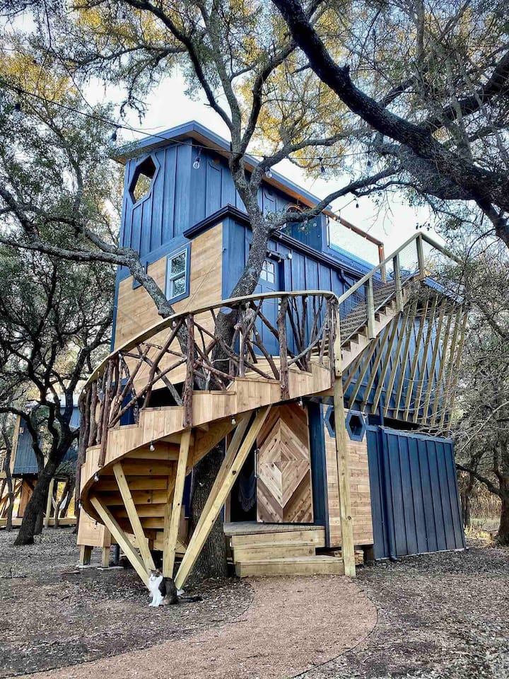 Acorn Treehouse