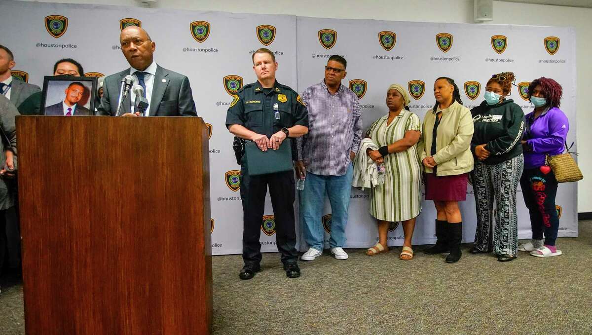 Man killed by Houston police was suspect in fatal west Houston McDonald ...