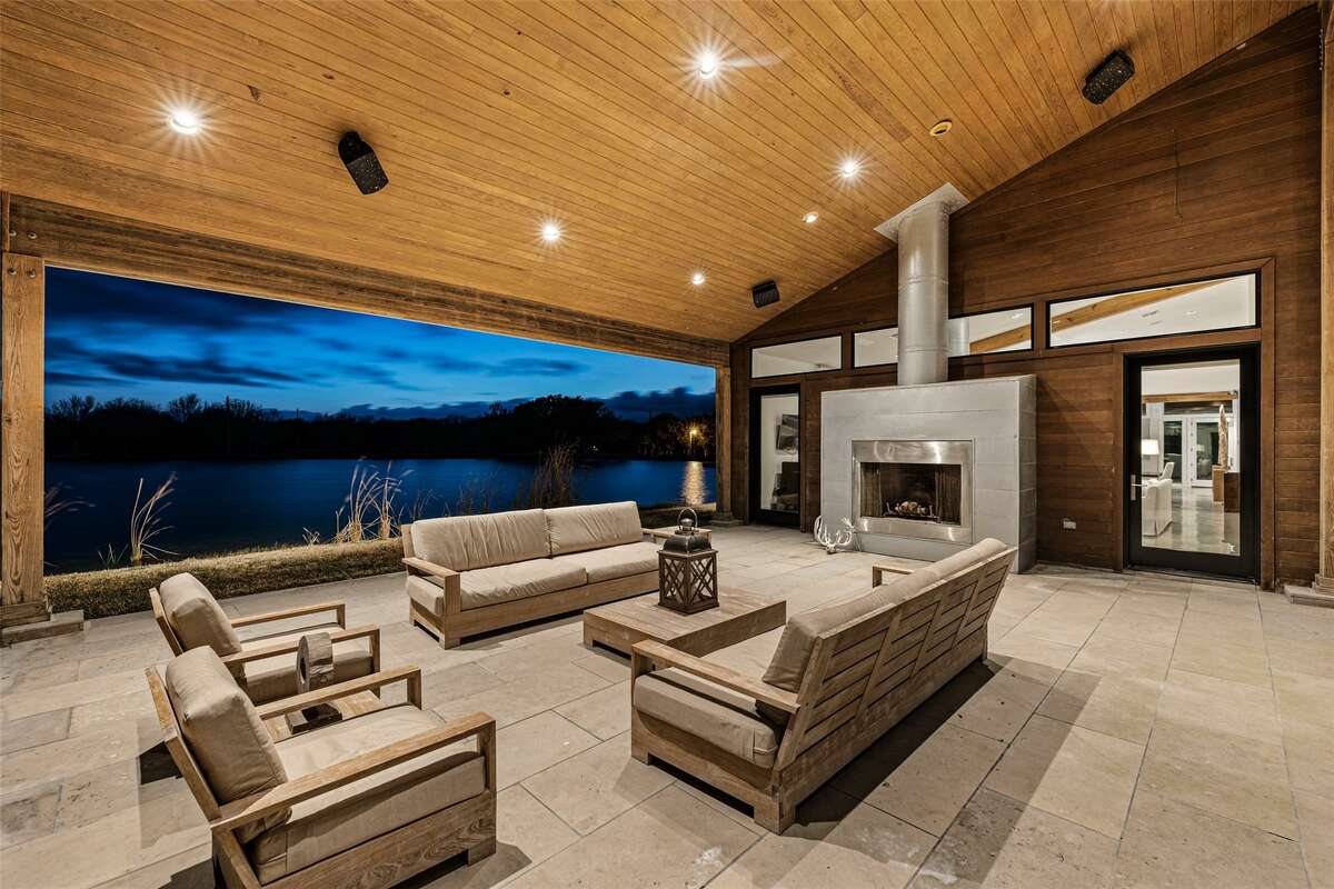 Sleek, modern Texas ranch listed at $5.3M is an hour from Houston and ...