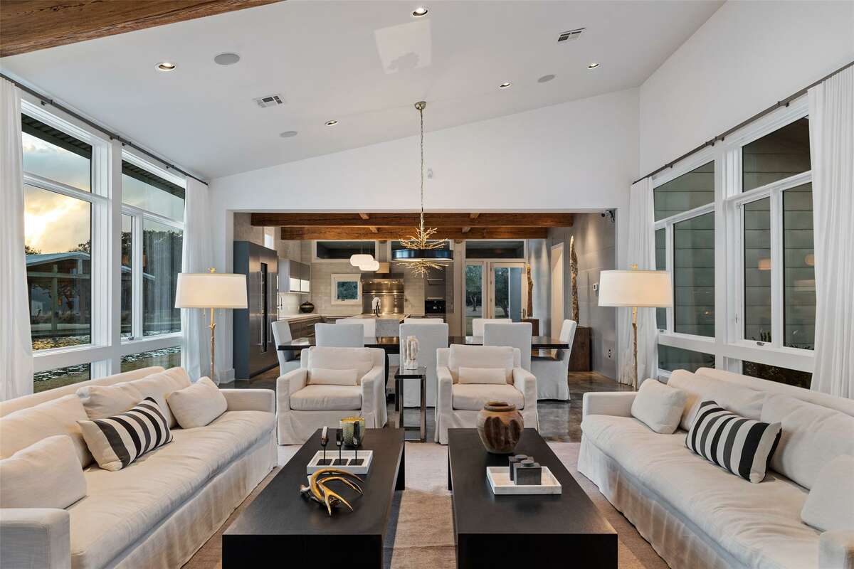 Sleek, modern Texas ranch listed at $5.3M is an hour from Houston and ...