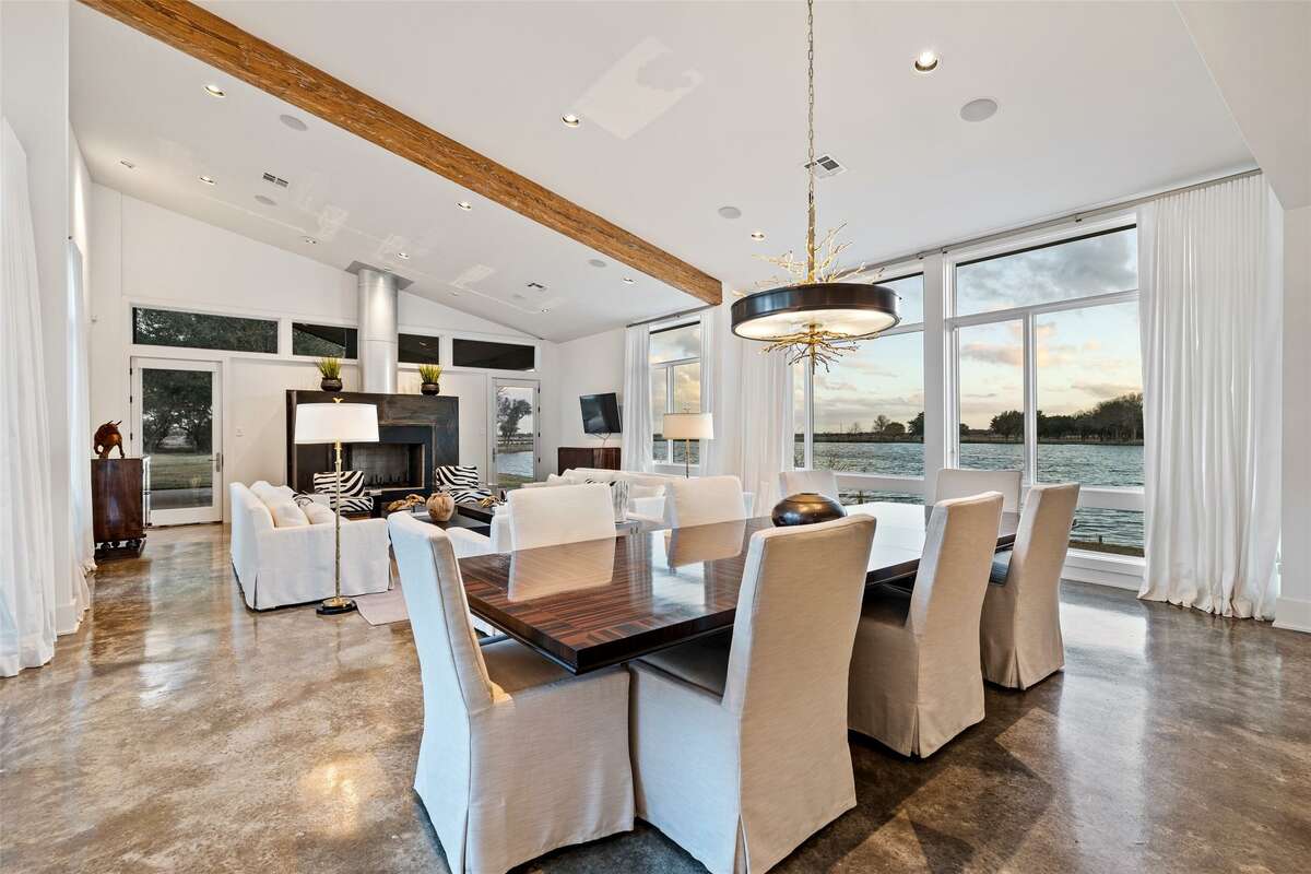 Sleek, modern Texas ranch listed at $5.3M is an hour from Houston and ...