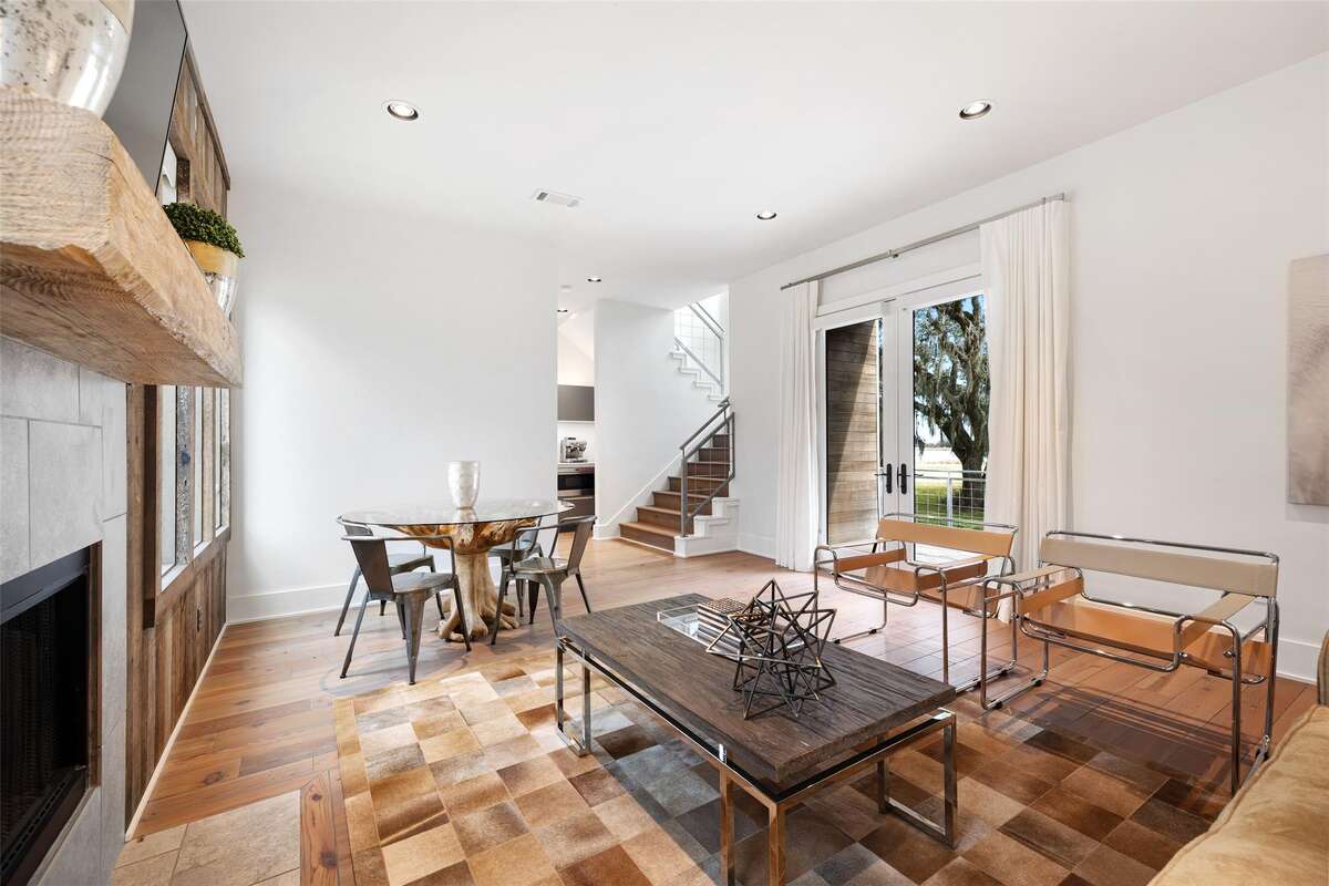 Sleek, modern Texas ranch listed at $5.3M is an hour from Houston and ...