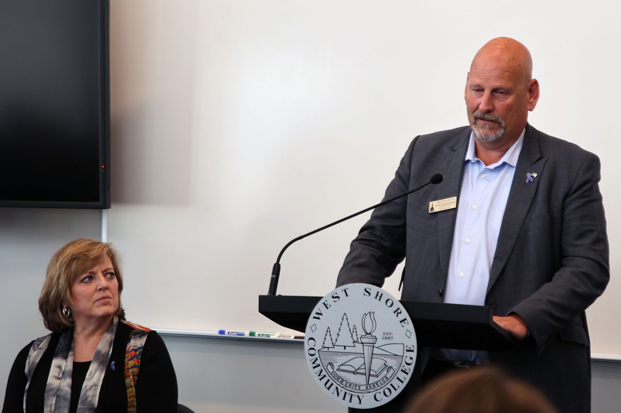 Curt VanderWall among three senators to receive Sunshine Award