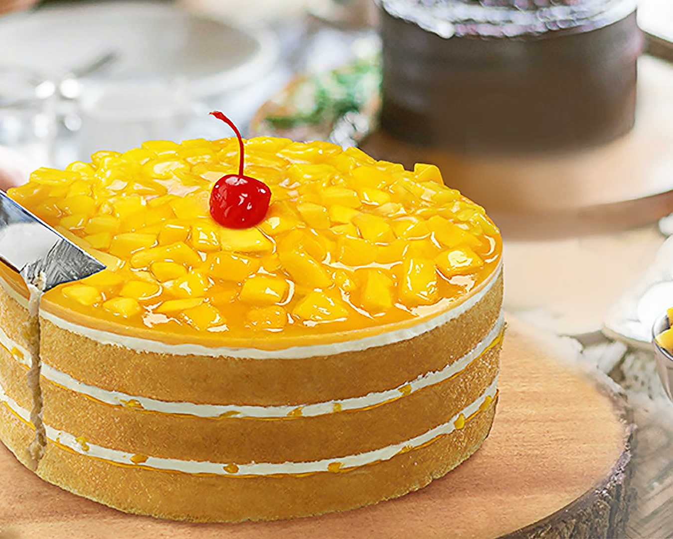 New drive-thru bakery features Filipino cakes, pastries