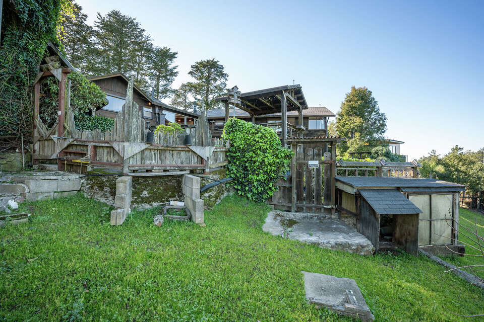 In 1949, this Bay Area home passed Maybeck's exacting standards. Now it ...