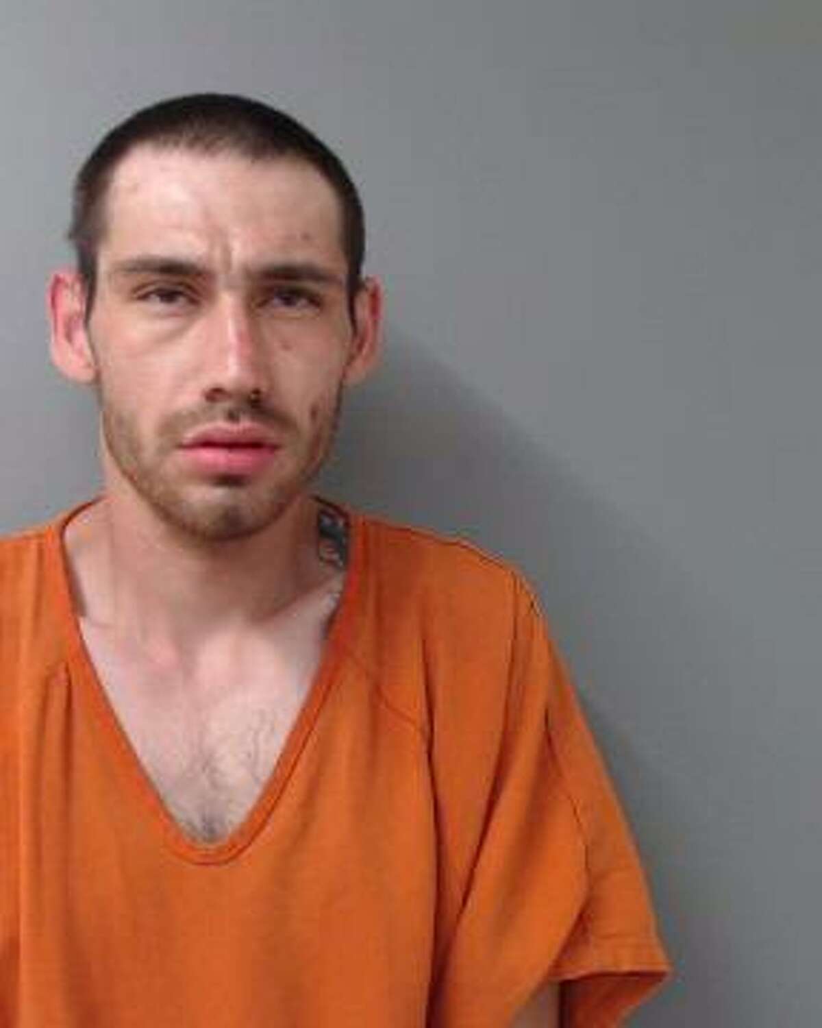 Police: Man shielded himself behind his mom to avoid arrest