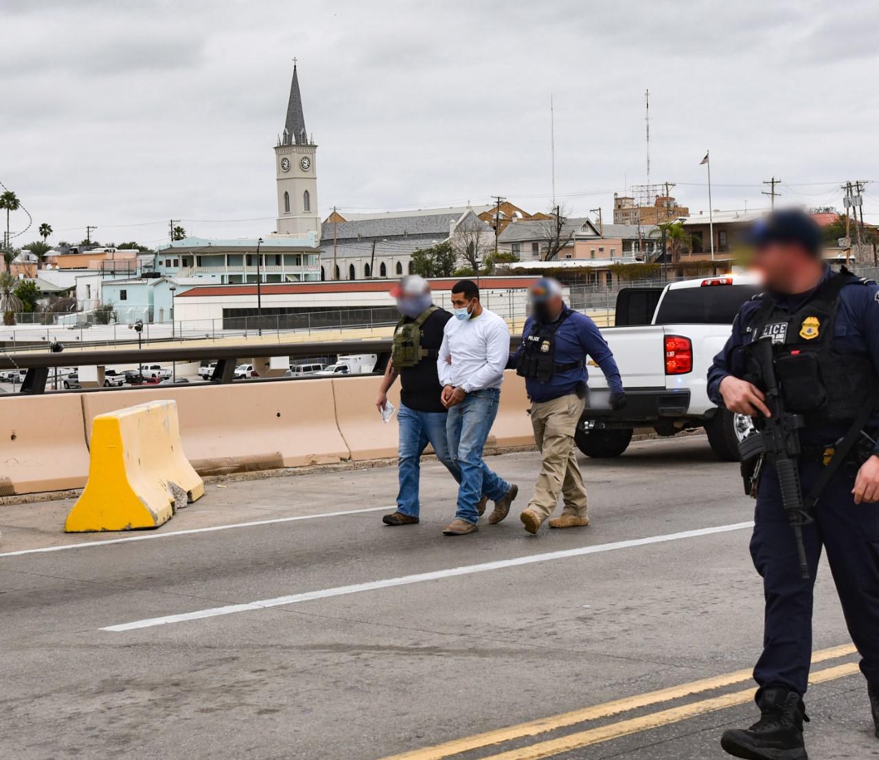 ICE officers remove Mexican fugitive wanted for homicide