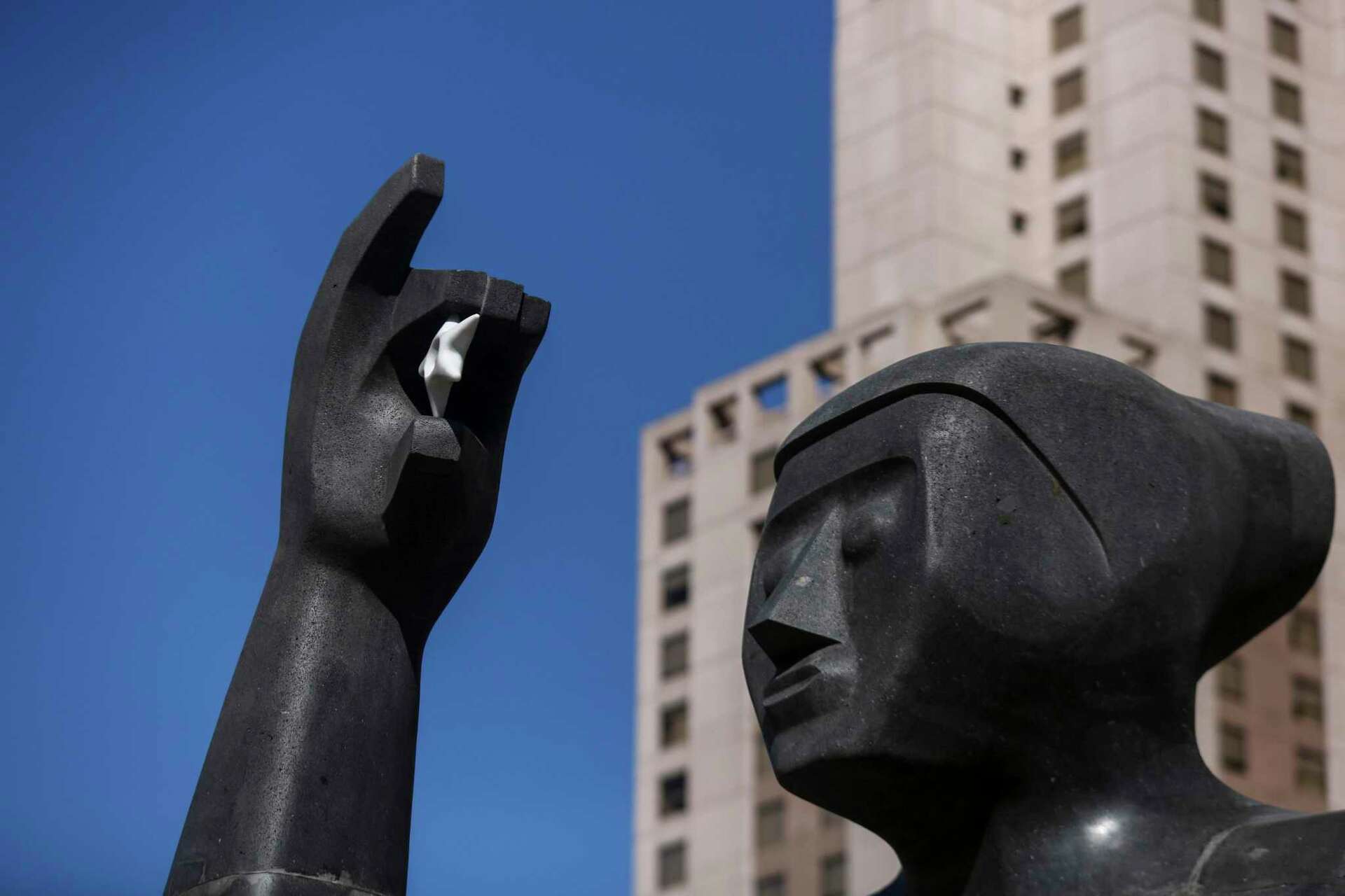 Giant new sculpture ‘Stargazer (Citlali)’ added to public art ...