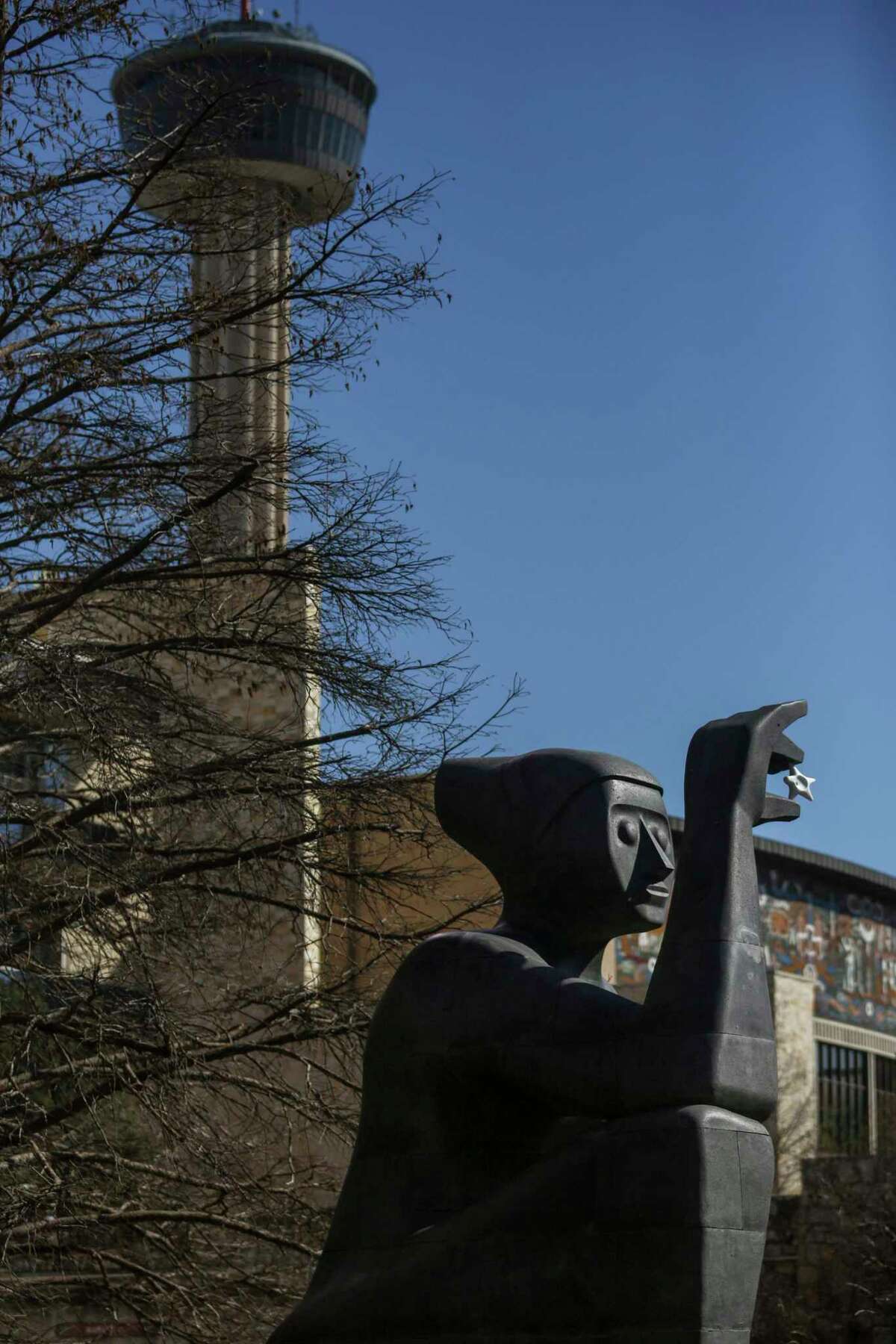 Giant new sculpture ‘Stargazer (Citlali)’ added to public art ...