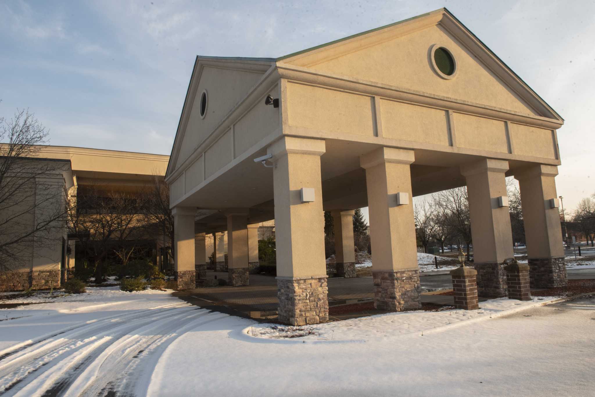 Fire at vacant Colonie hotel investigated