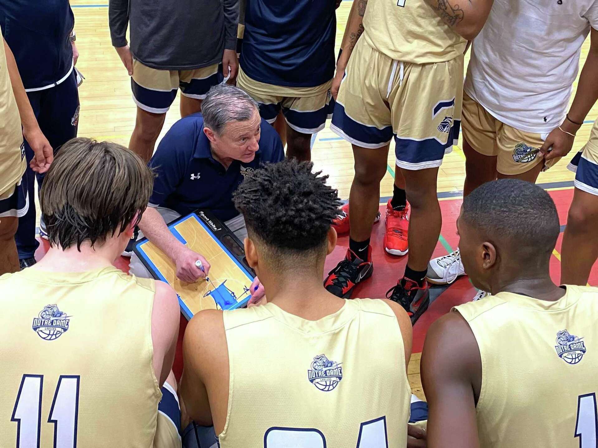CT boys basketball team defends 80-point CIAC Division I victory