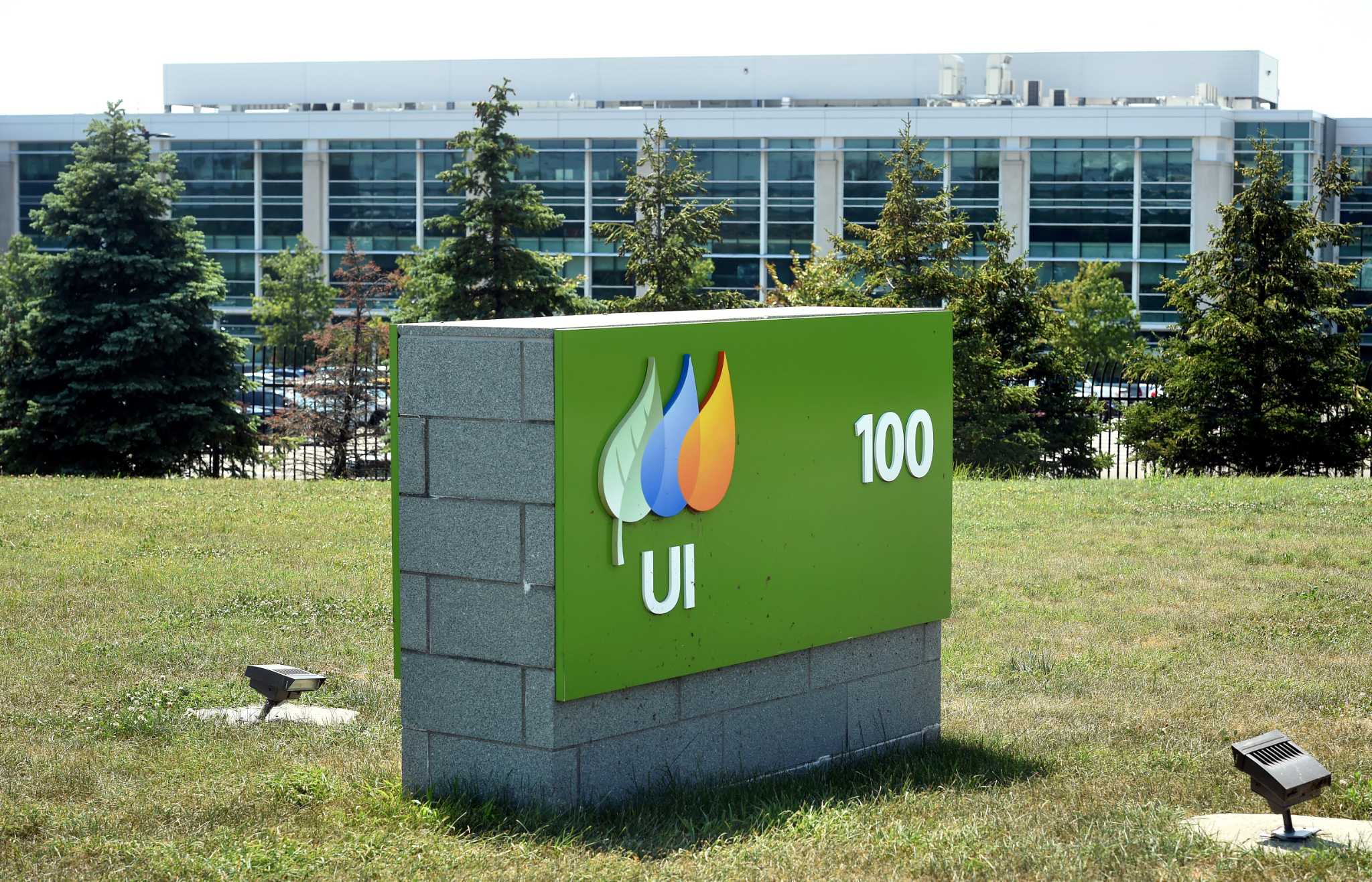 Connecticut AG urges rejection of $105M United Illuminating rate hike