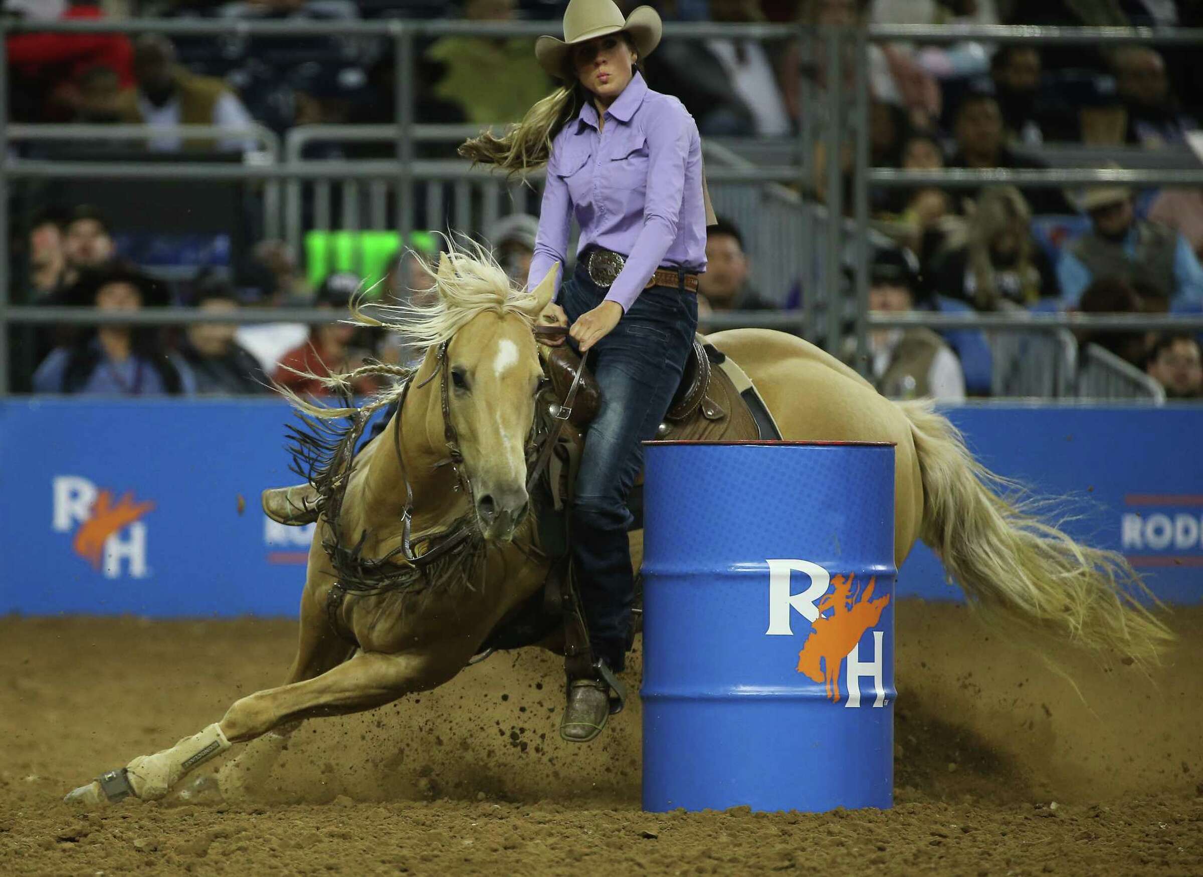 Barrel racer Kassie Mowry on a roll at RodeoHouston