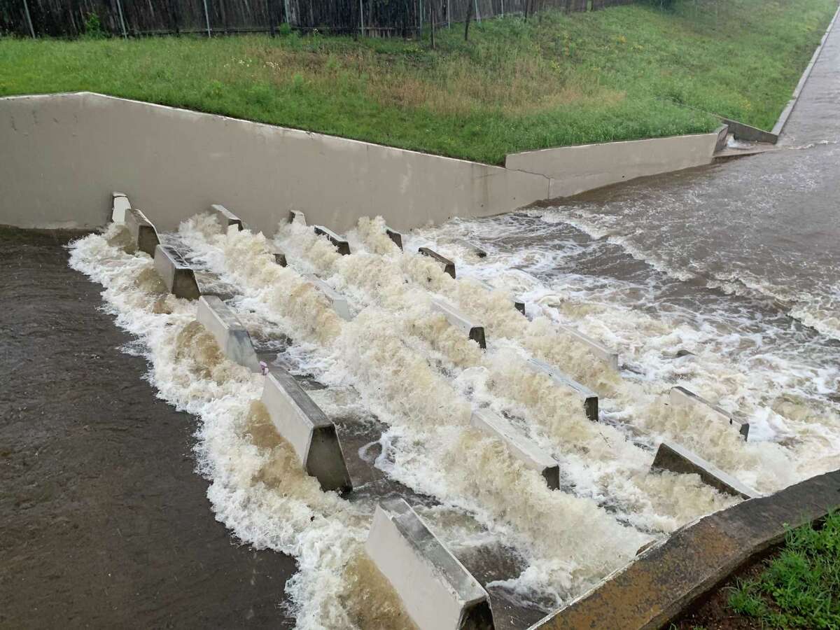 Flood Control District talks plans for detention basins along Cypress Creek