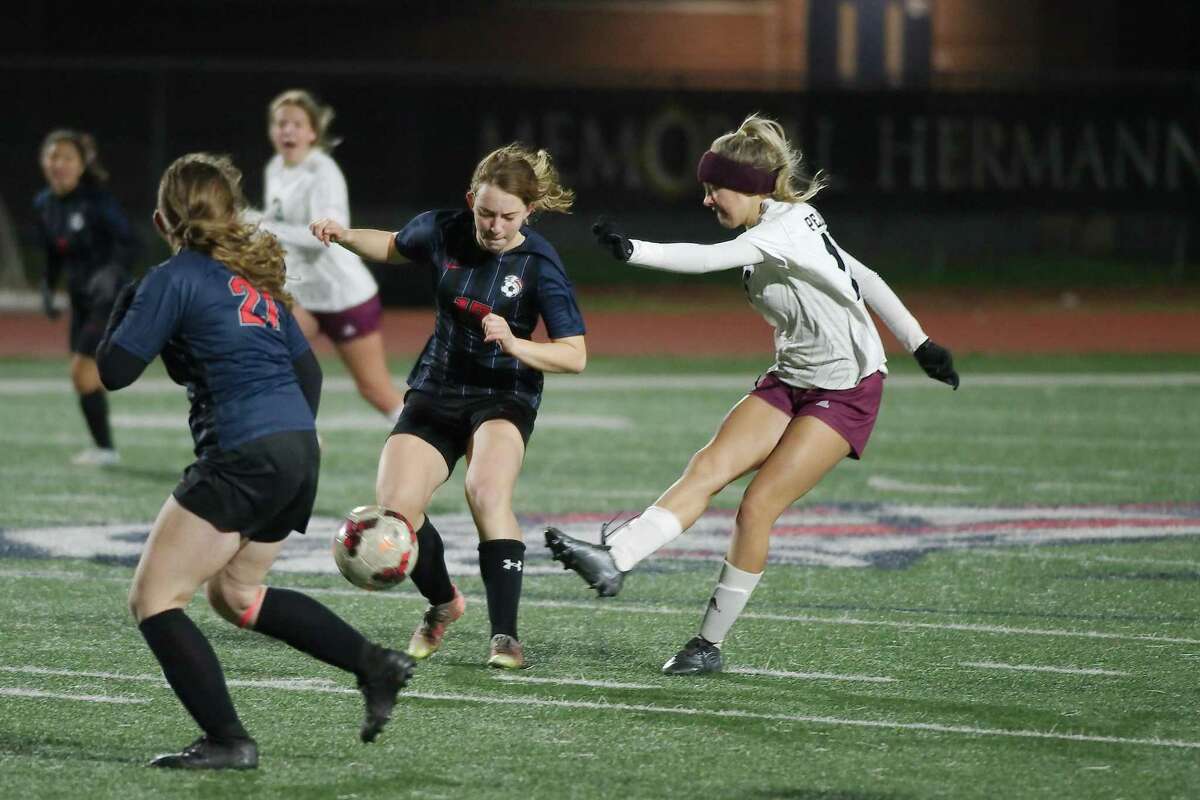 Girls’ soccer: Pearland nips Dawson, 2-0, for district title