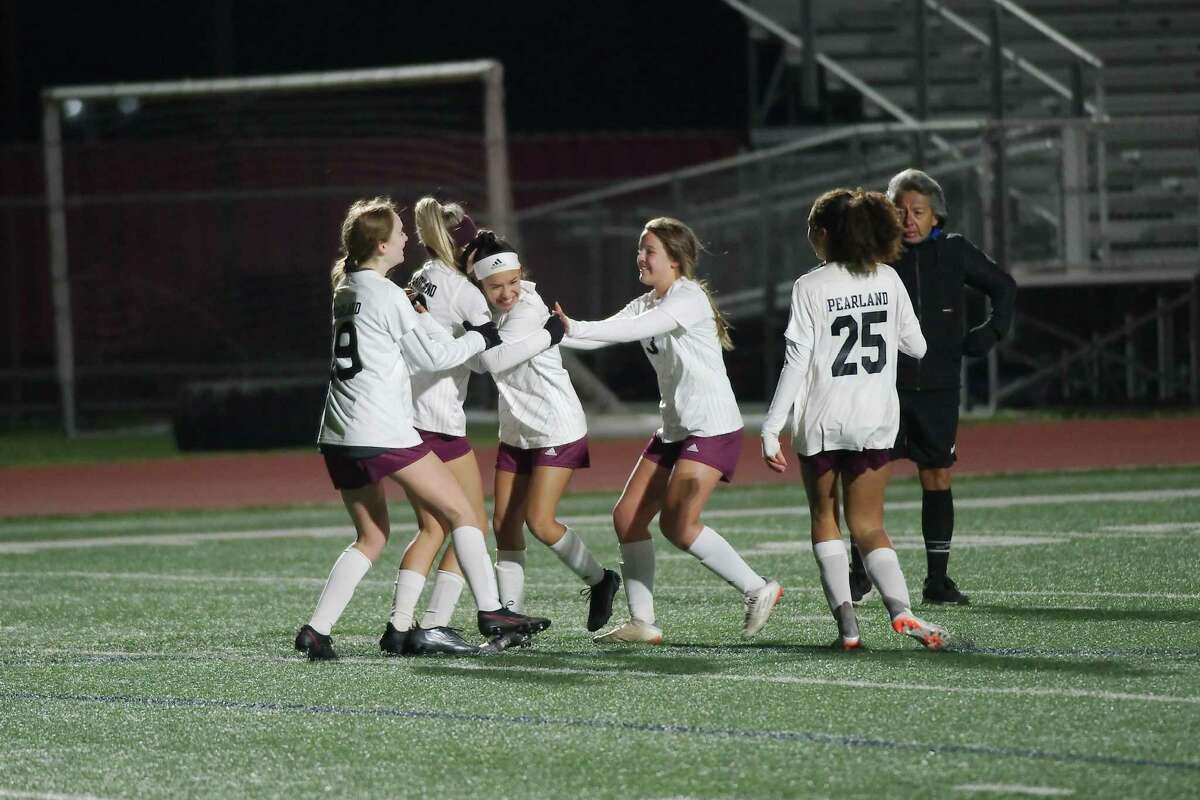 Girls’ soccer: Pearland nips Dawson, 2-0, for district title