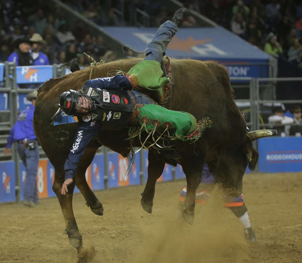 Cole Reiner wins bareback title at RodeoHouston Super Shootout