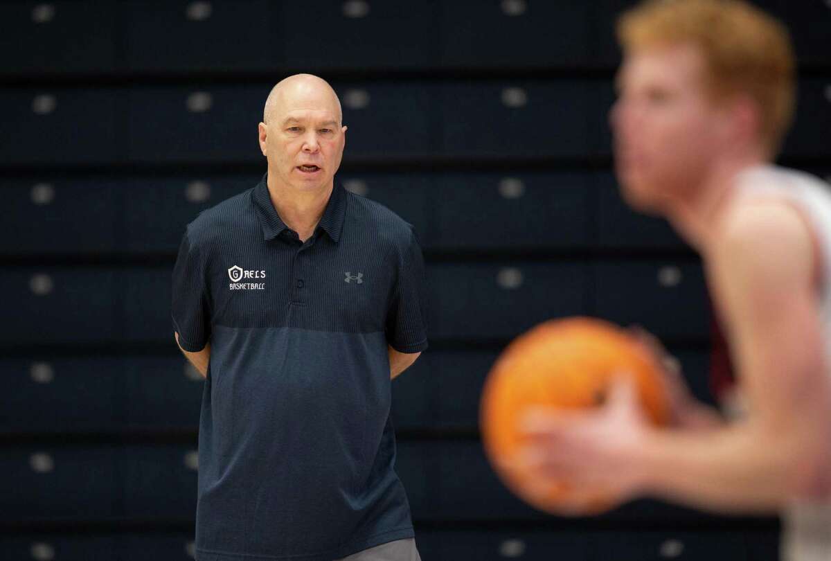 Randy Bennett still going strong at little old St. Mary’s, now 21 years ...