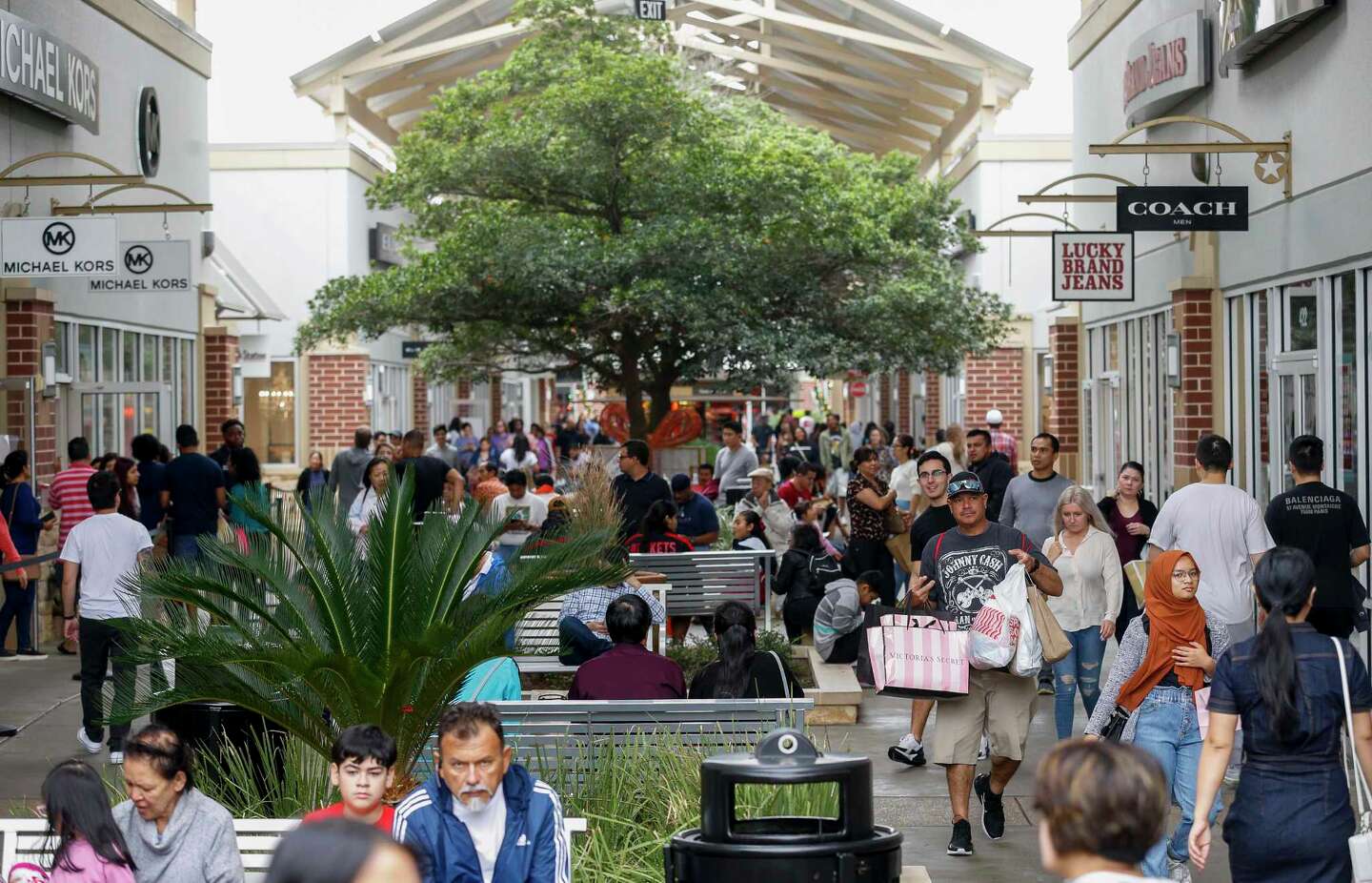 Houston Premium Outlets adds 4 new stores this spring