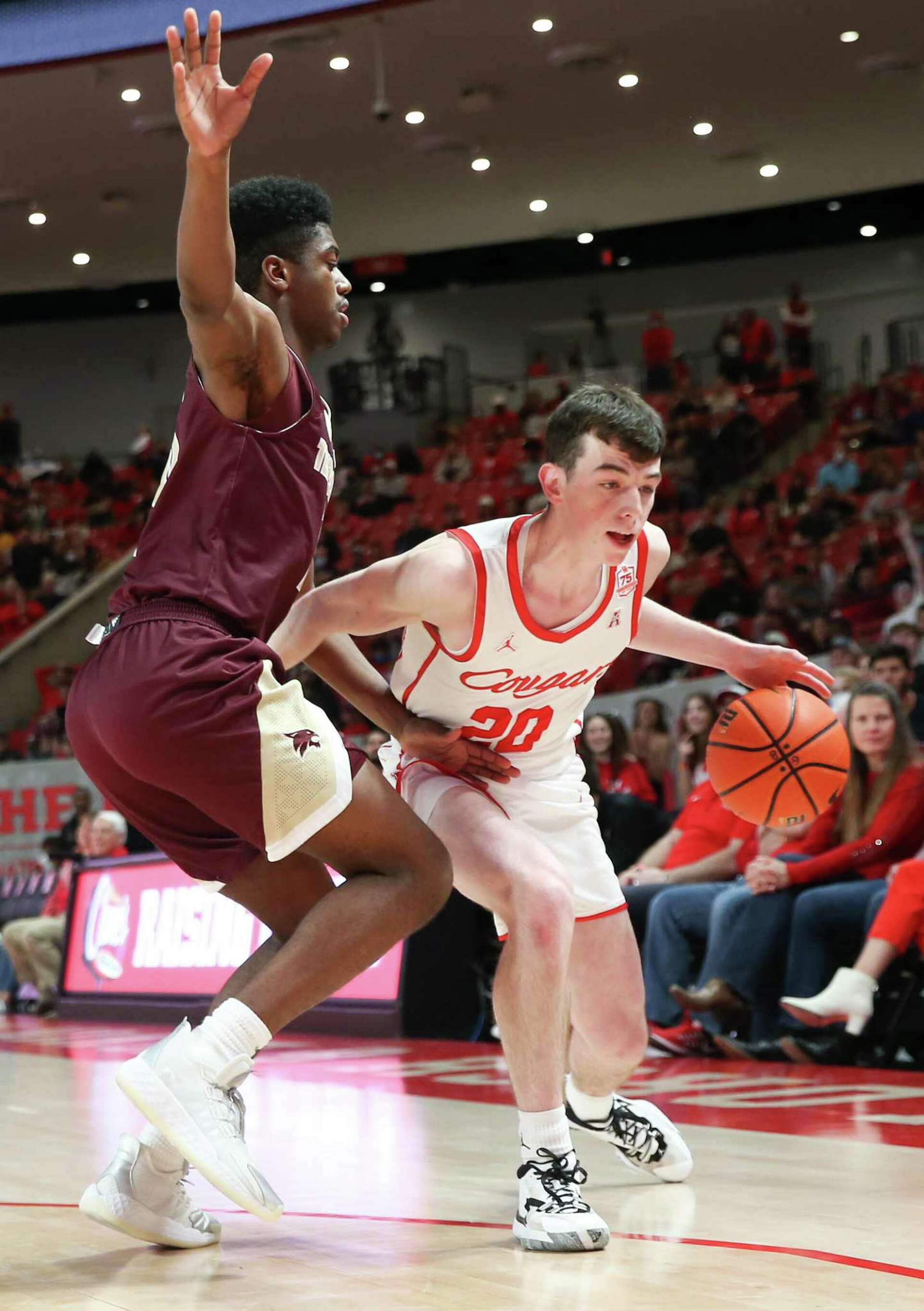 On Houston’s NCAA-bound basketball team, meet the fan favorite: walk-on ...