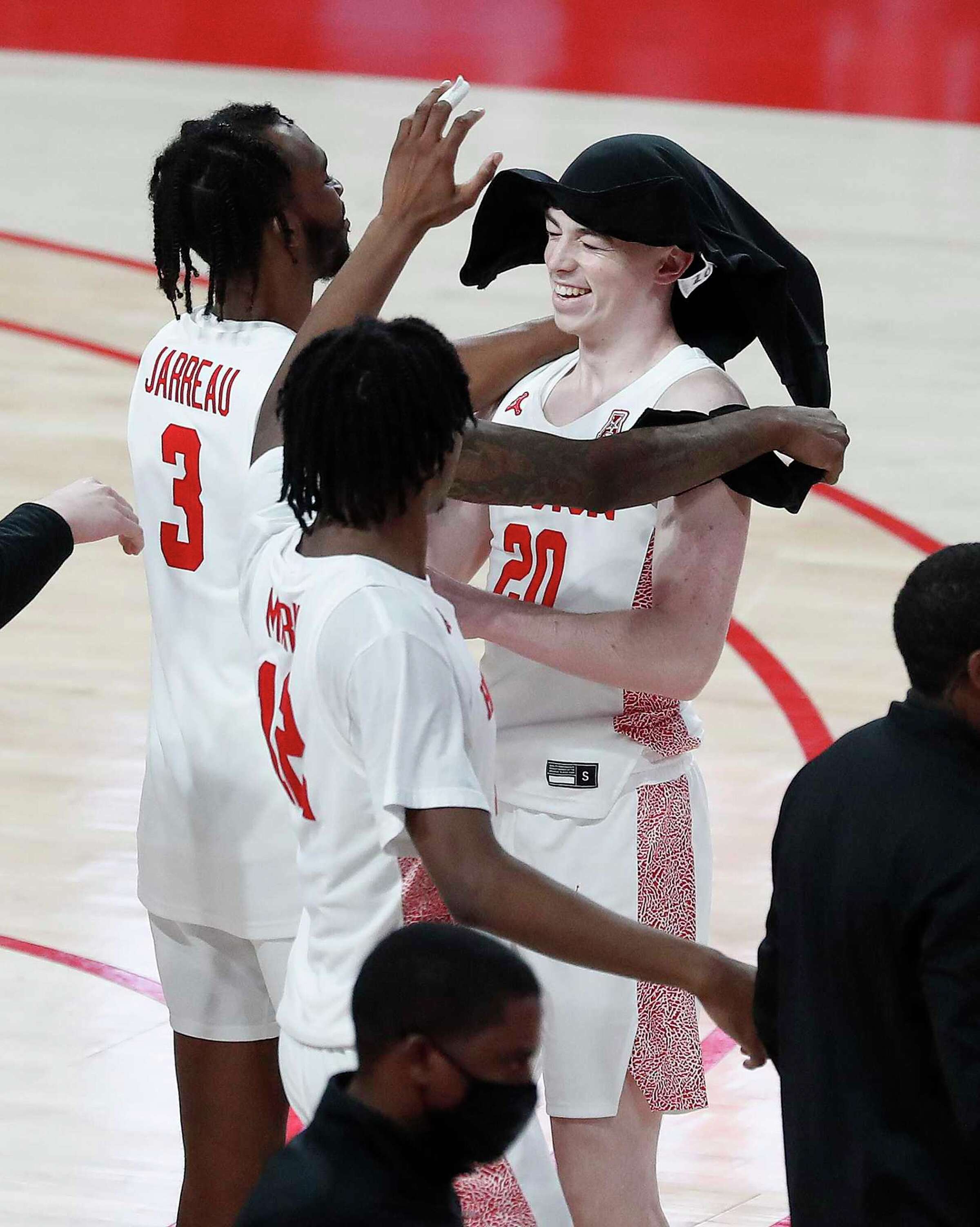 On Houston’s NCAA-bound basketball team, meet the fan favorite: walk-on ...