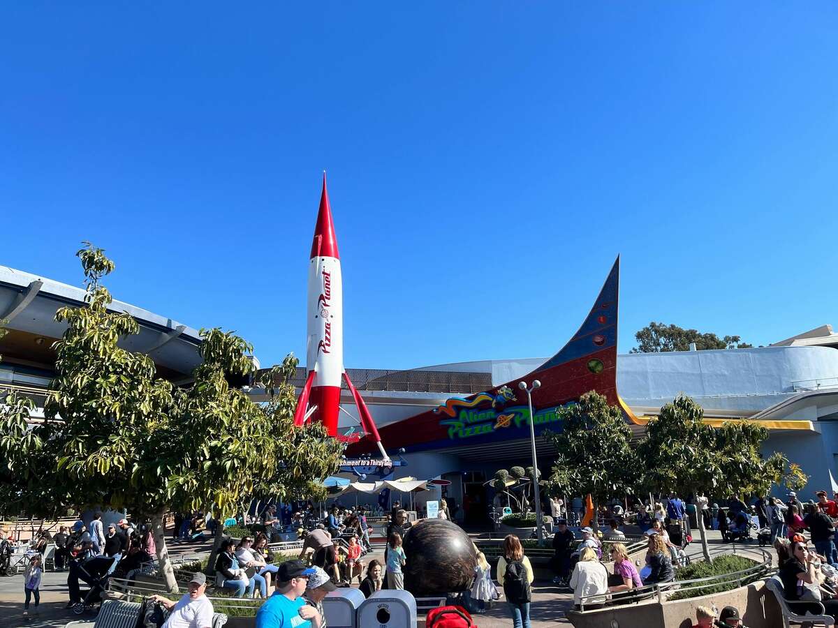 Are the plants in Disneyland's Tomorrowland actually edible?
