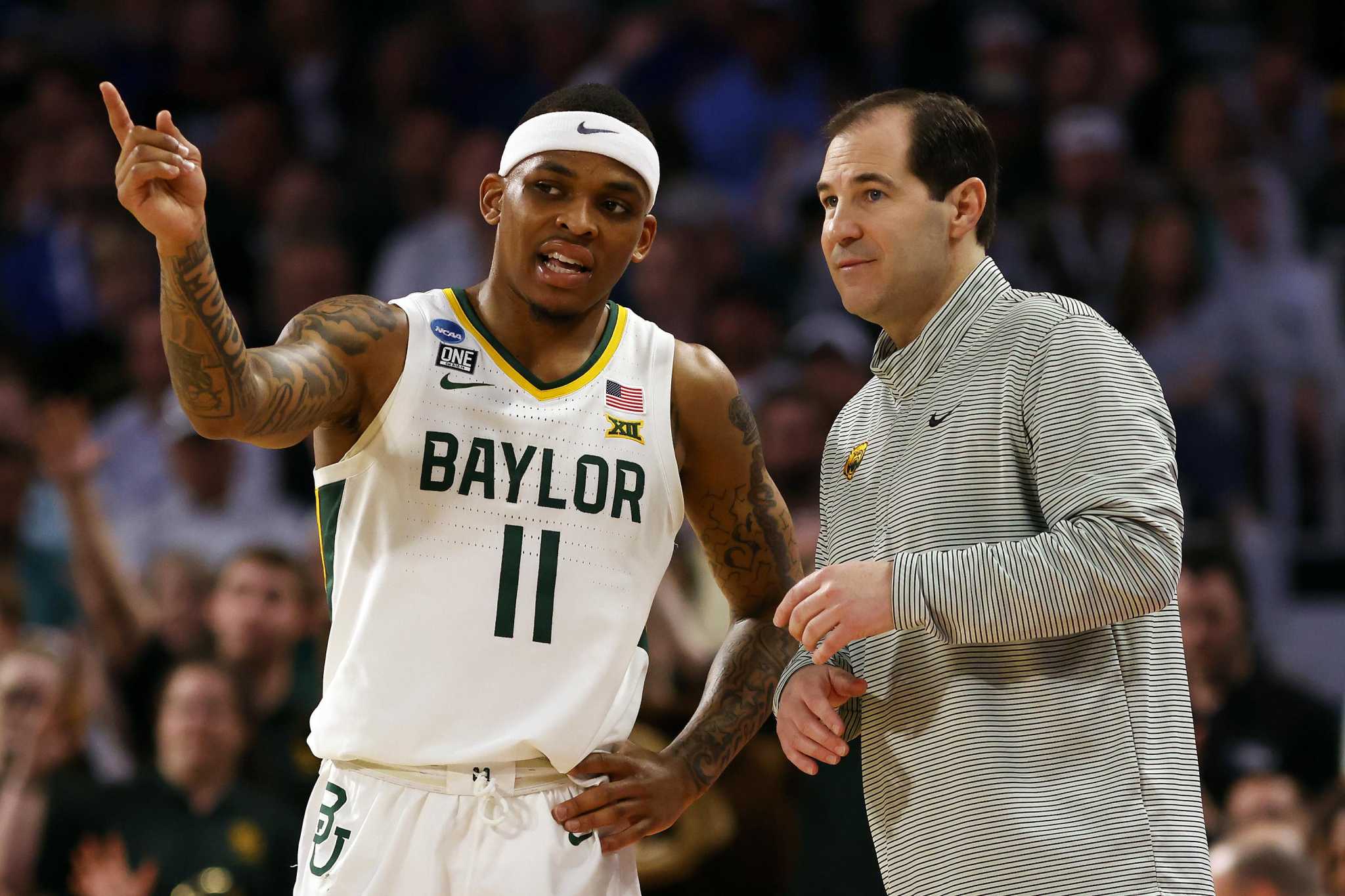 As Baylor keeps rolling, Texas looks to catch up