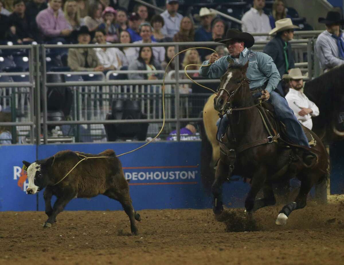 Bareback rider Will Lowe puts on a show in Semifinal 2 at RodeoHouston